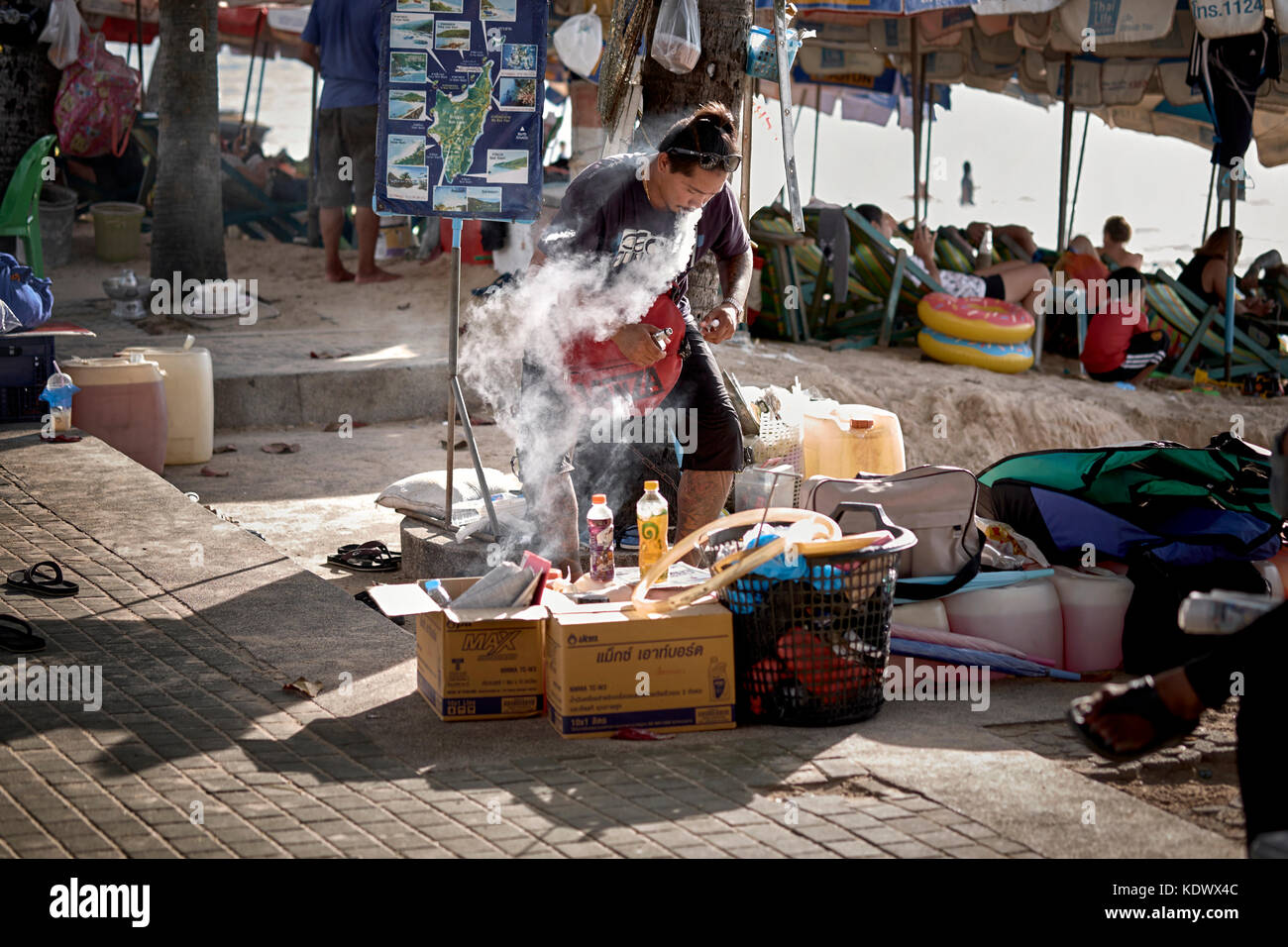 Vaping outside hi-res stock photography and images - Alamy