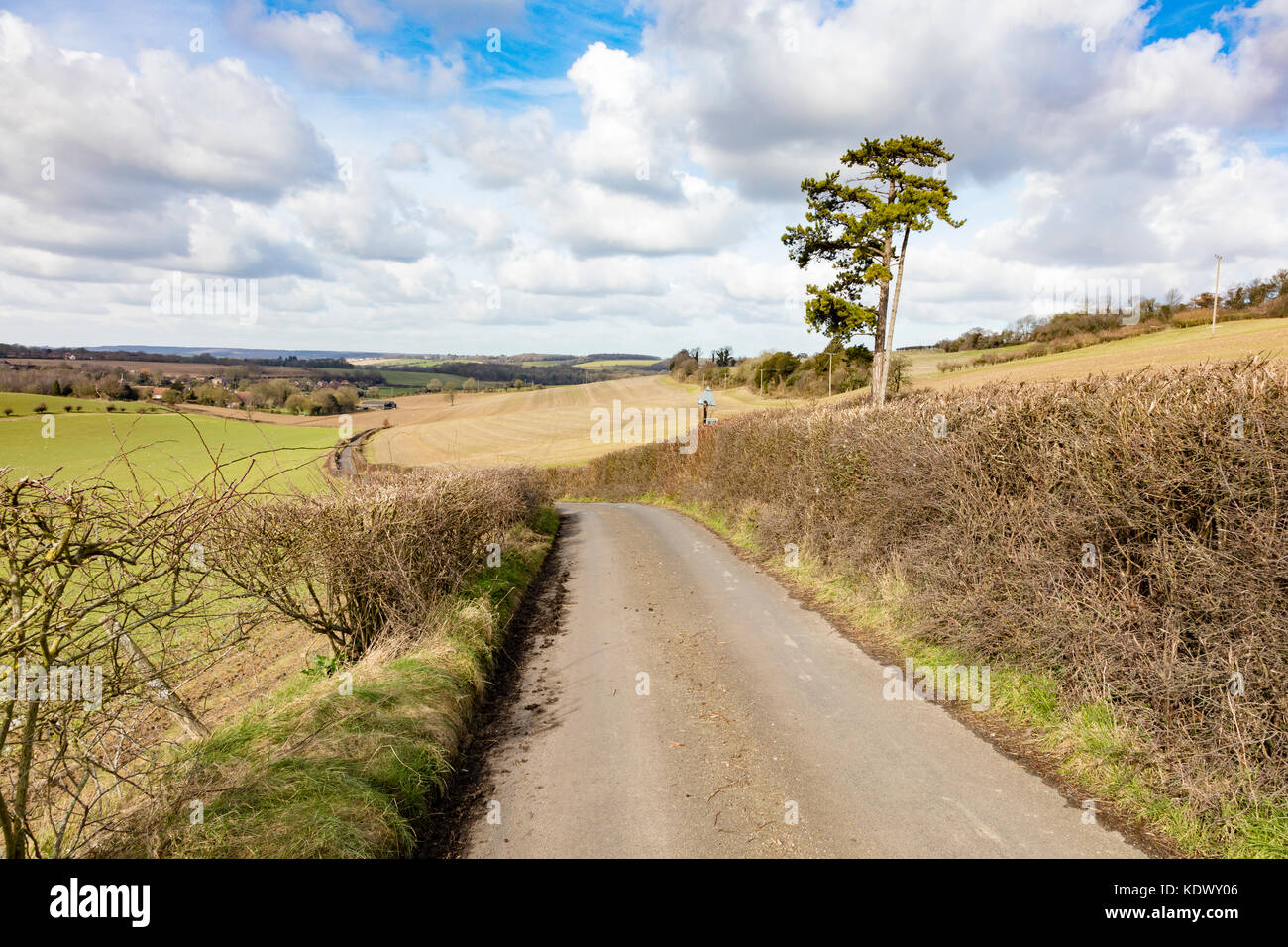 Kent country lane hi-res stock photography and images - Alamy