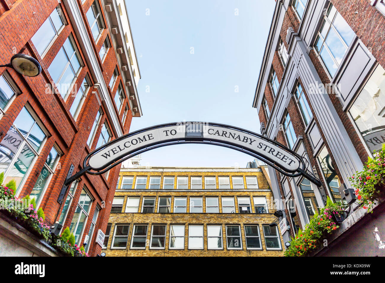 Carnaby street sign hi-res stock photography and images - Alamy