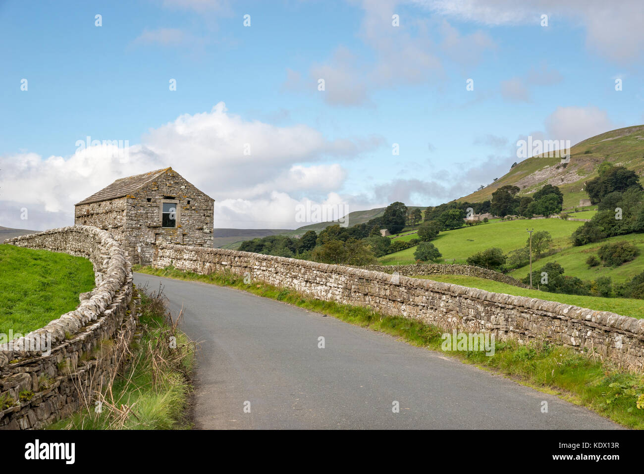 Old stone barn and drystone walls near Muker in Swaledale, Yorkshire ...