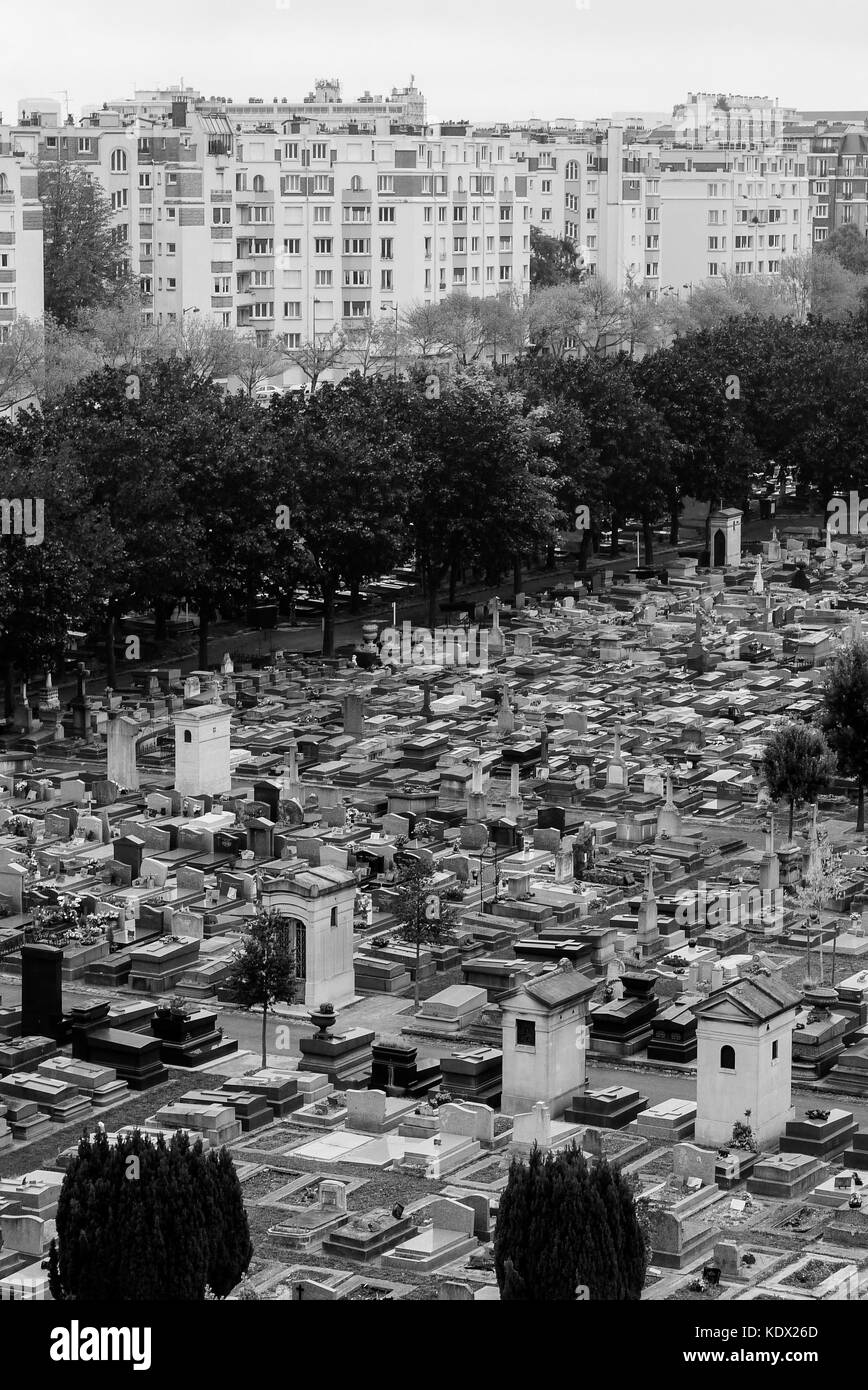 Montrouge cemetery, 14th district of Paris, France Stock Photo - Alamy