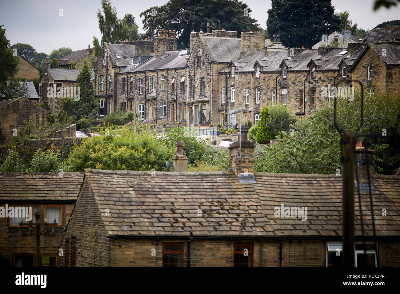 Typical yorkshire stone houses hi-res stock photography and images - Alamy