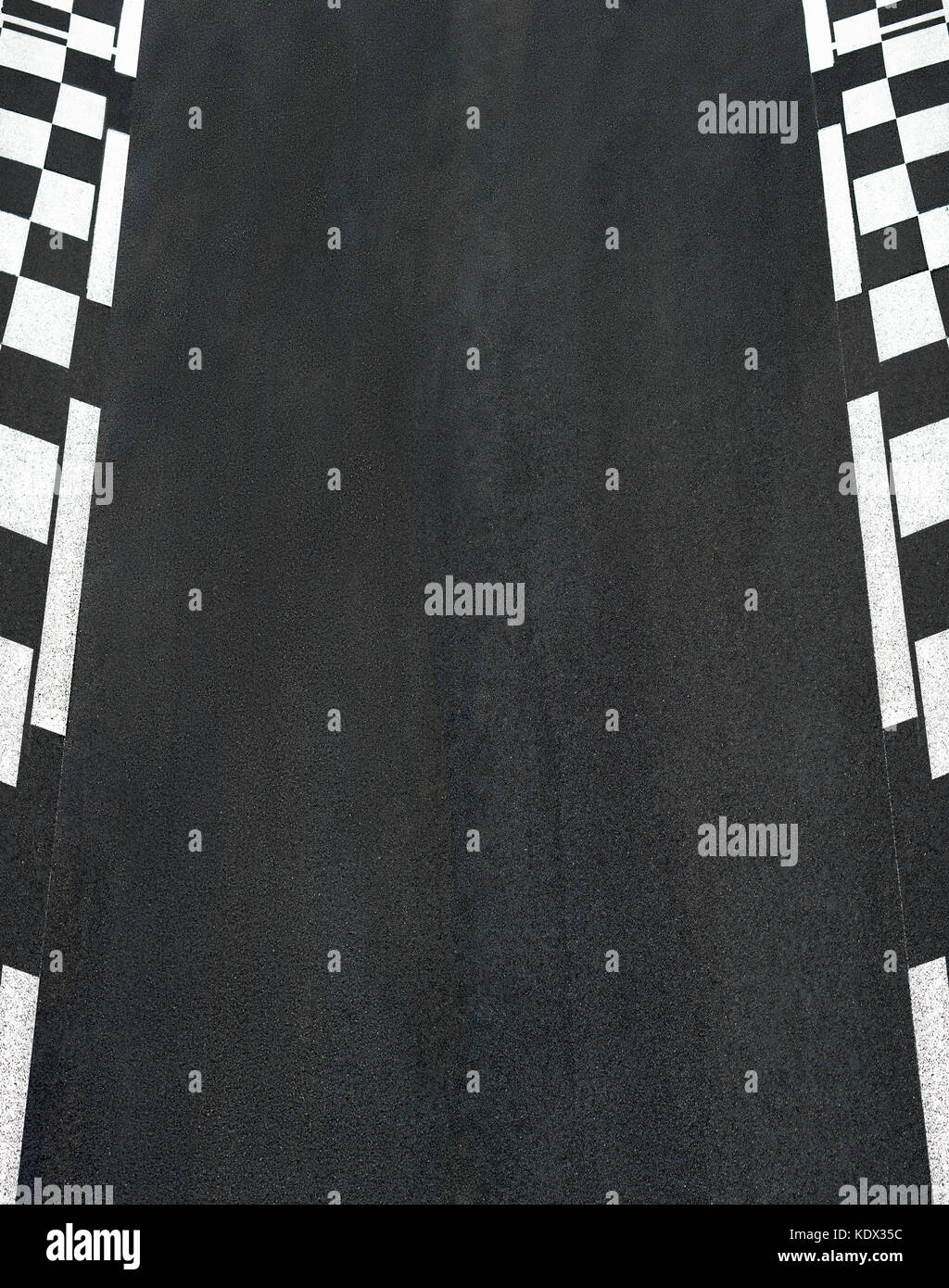 Car track marks hi-res stock photography and images - Alamy