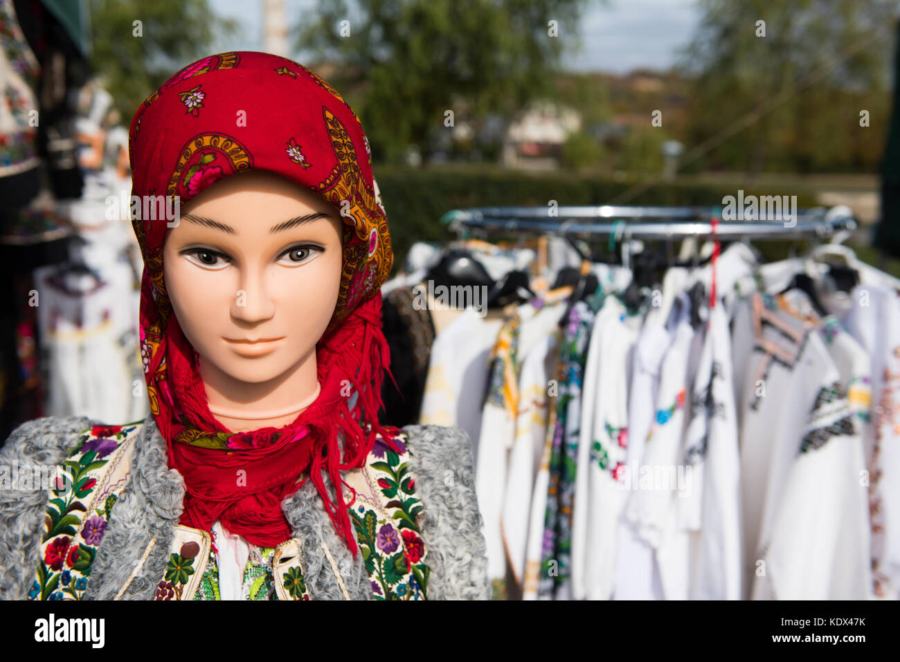 Romanian traditional costume hi-res stock photography and images - Alamy
