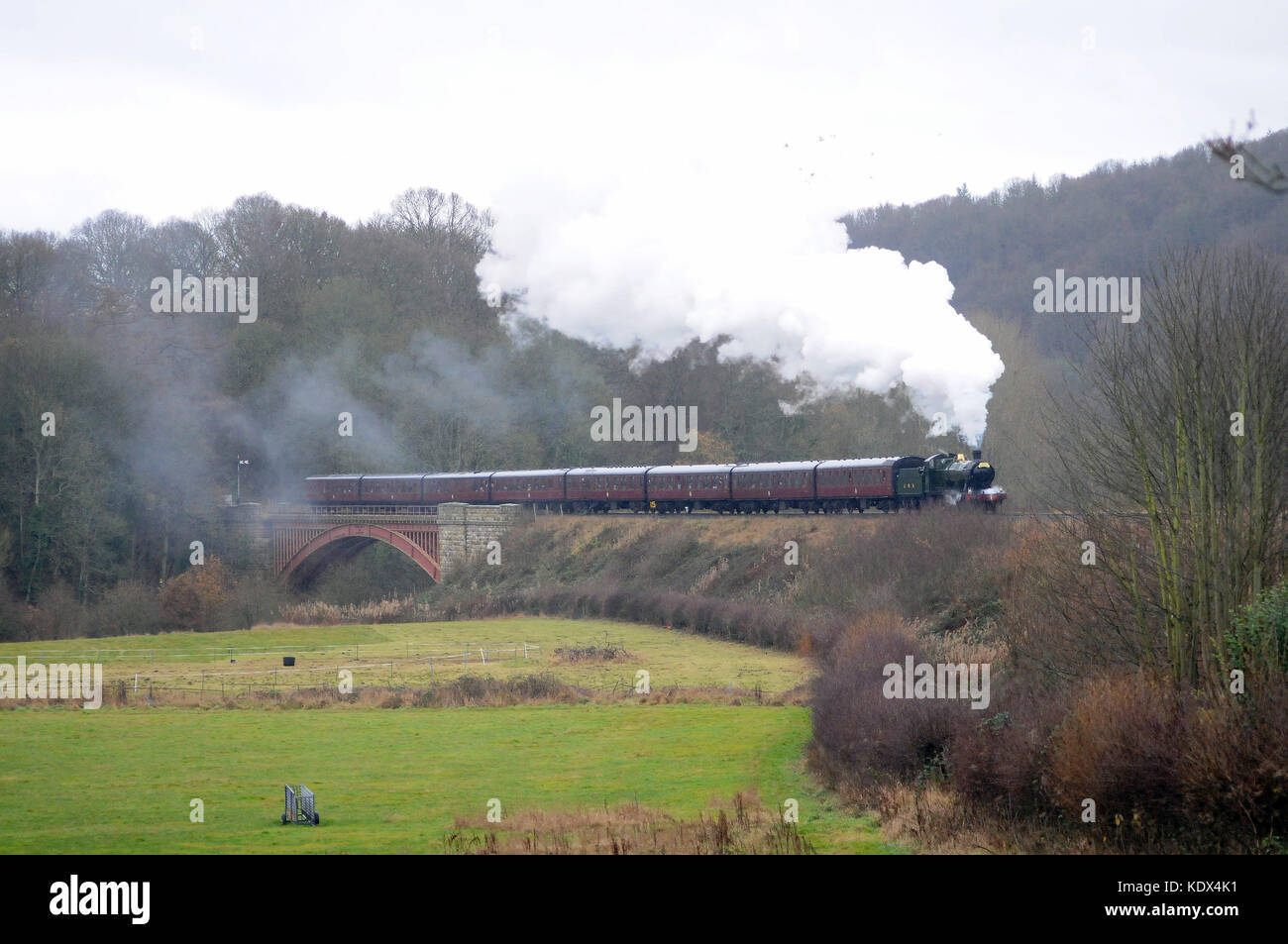 2857 heads a Kidderminster - Arley Santa Special over Victoria Bridge ...