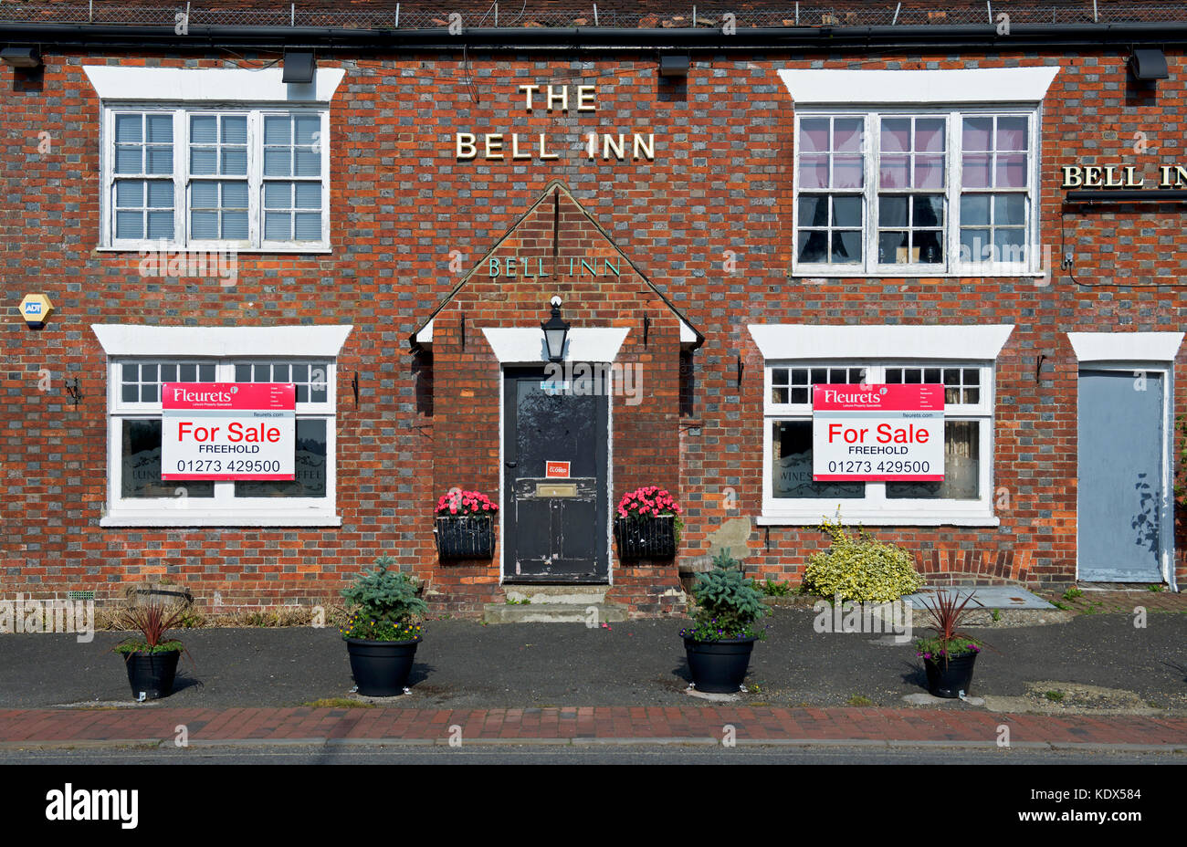 Inn for sale hi-res stock photography and images - Alamy