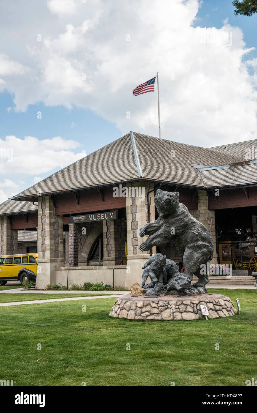 Statues of Grizzly Bears at the entrance to the Union Pacific Railway ...