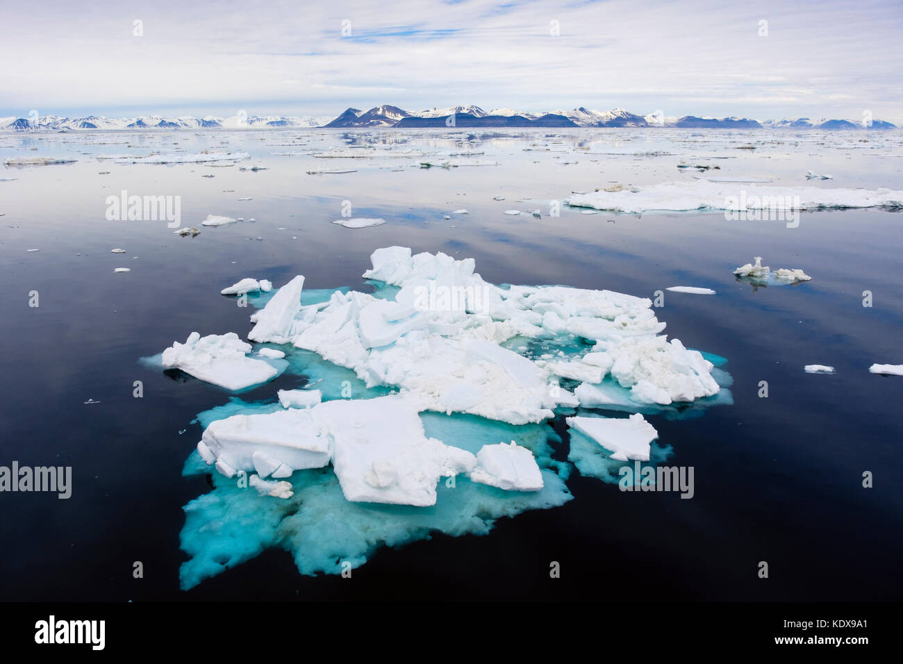Coastal mountains and ice floes hi-res stock photography and images - Alamy