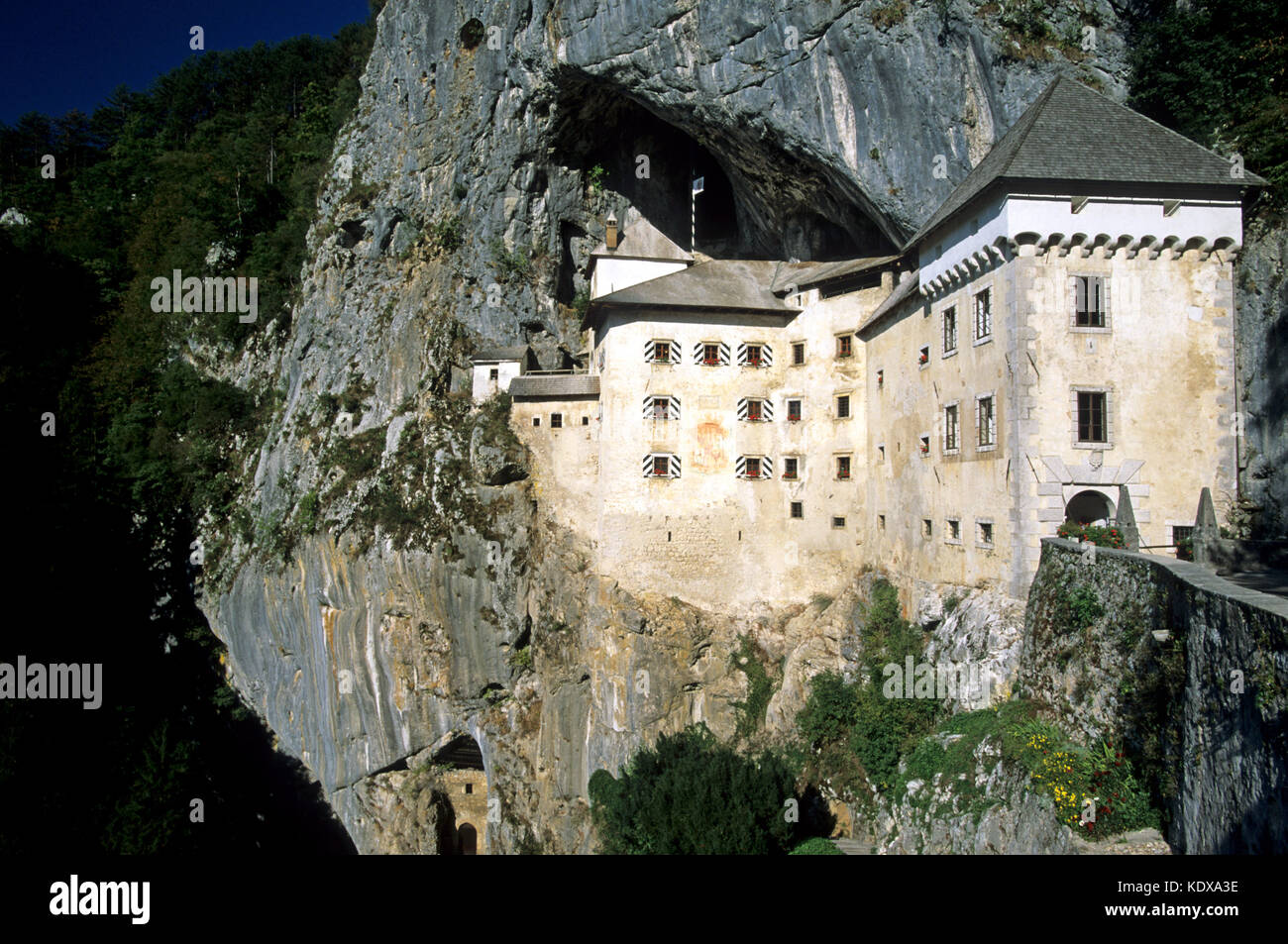 Slowenien, Postojna (Adelsberg), Burg Predjamski grad (Burg Luegg Stock ...