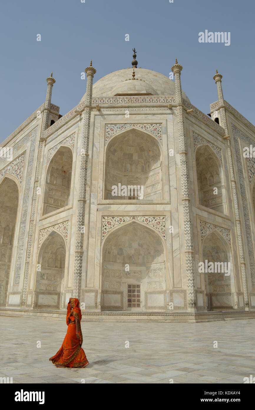 taj mahal with coloured sari, india, agra, uttar pradesh Stock Photo ...