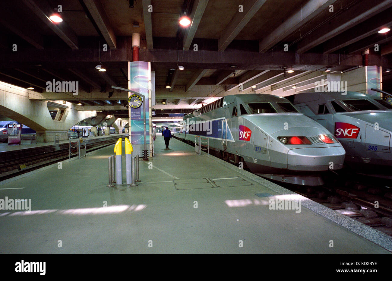 GARE MONTPARNASSE PARIS - PARIS TRAIN STATION - MONTPARNASSE STATION ...