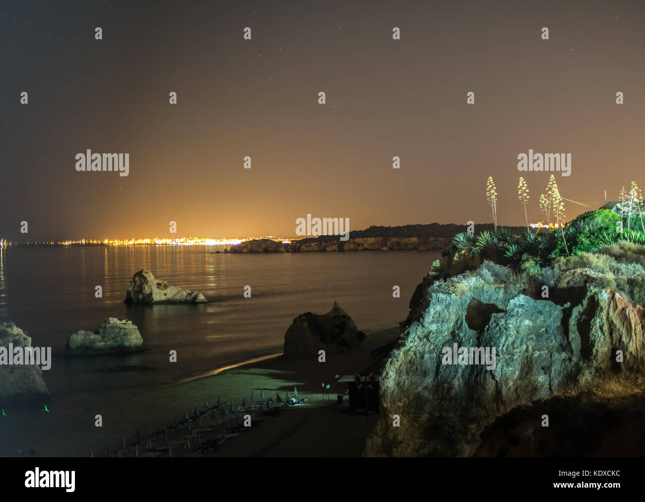 Night ocean algarve rocky hi-res stock photography and images - Alamy