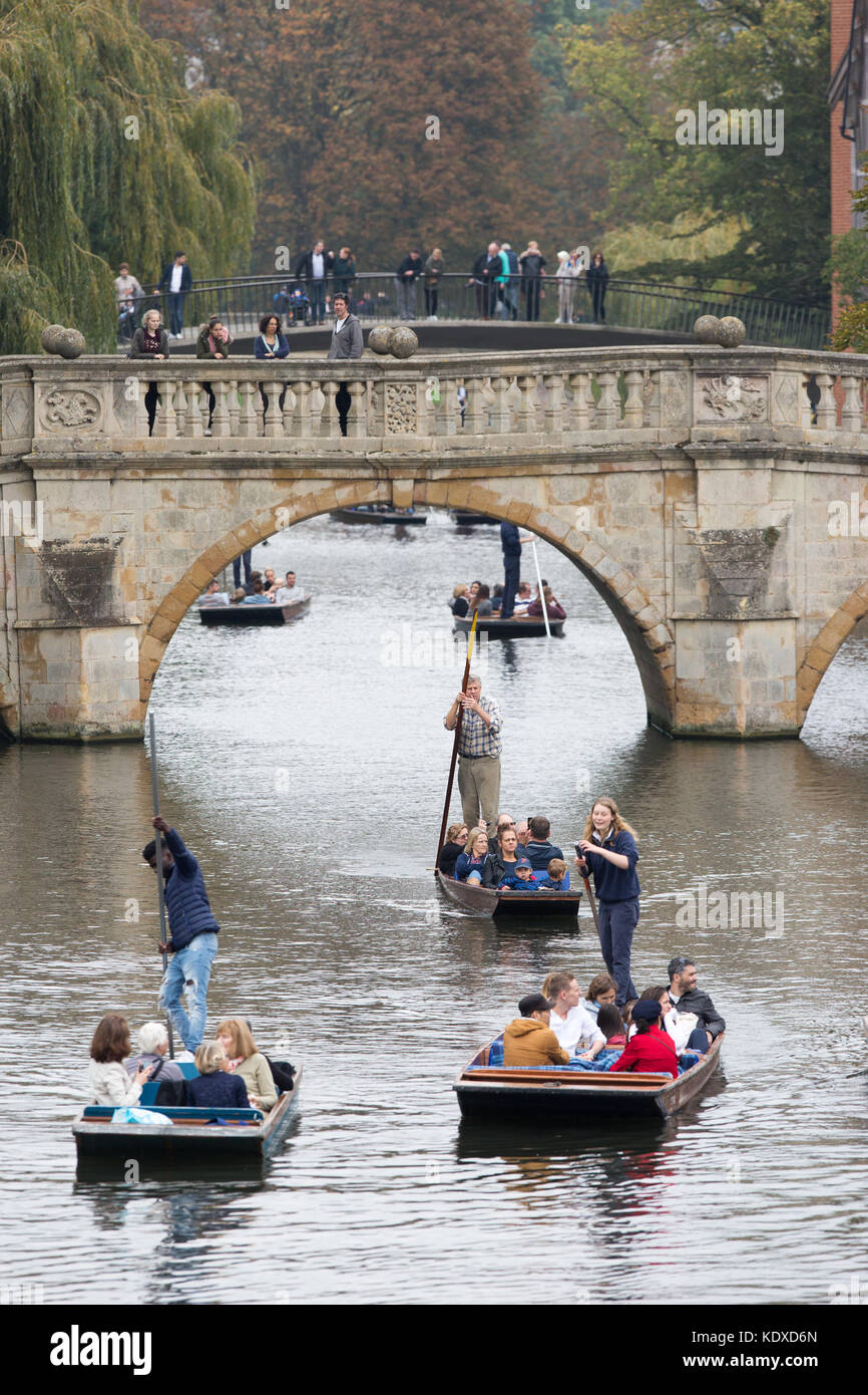 Punting on the River Cam in Cambridge on an autumn day Stock Photo - Alamy