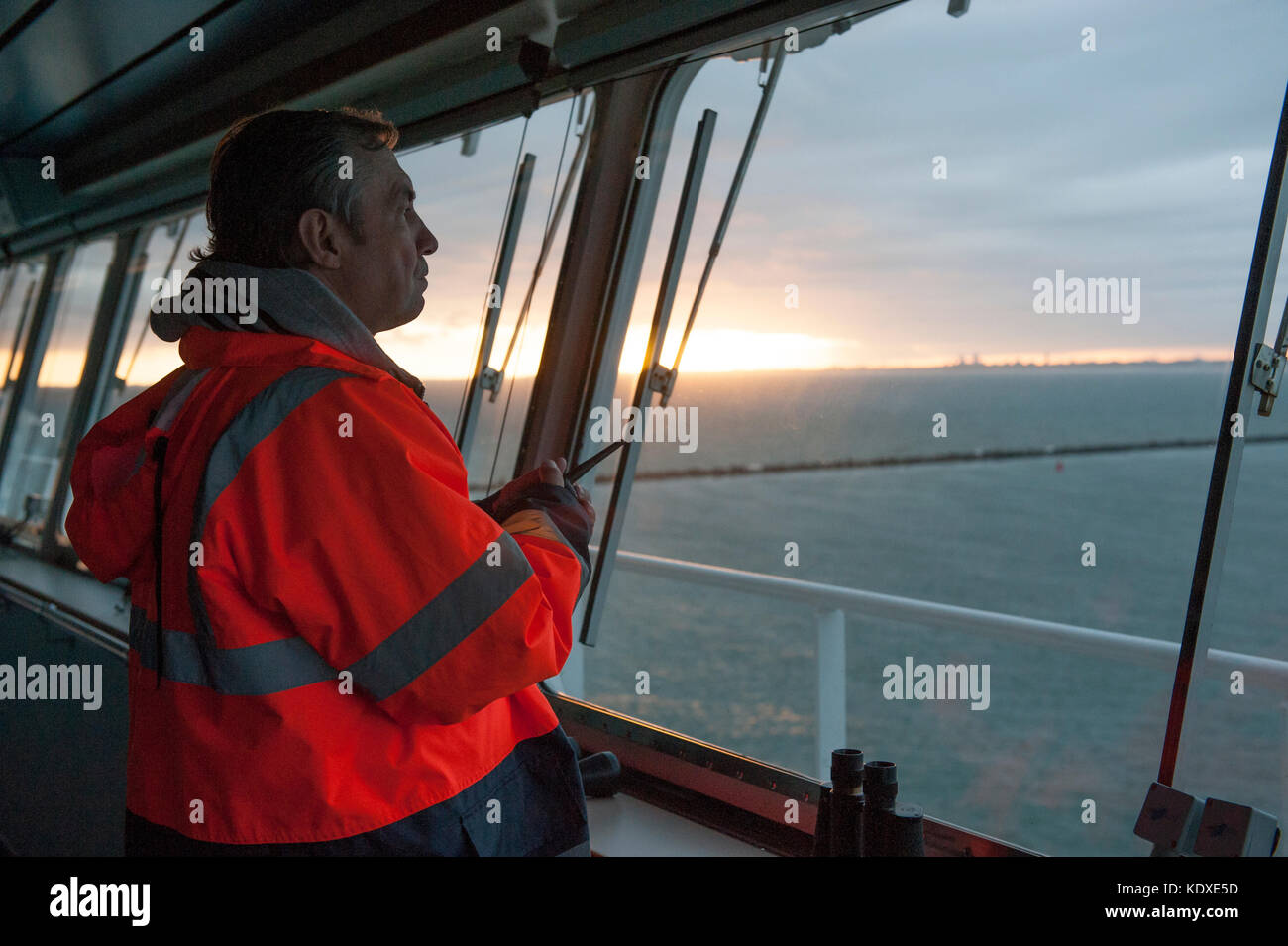 Ships bridge hi-res stock photography and images - Alamy
