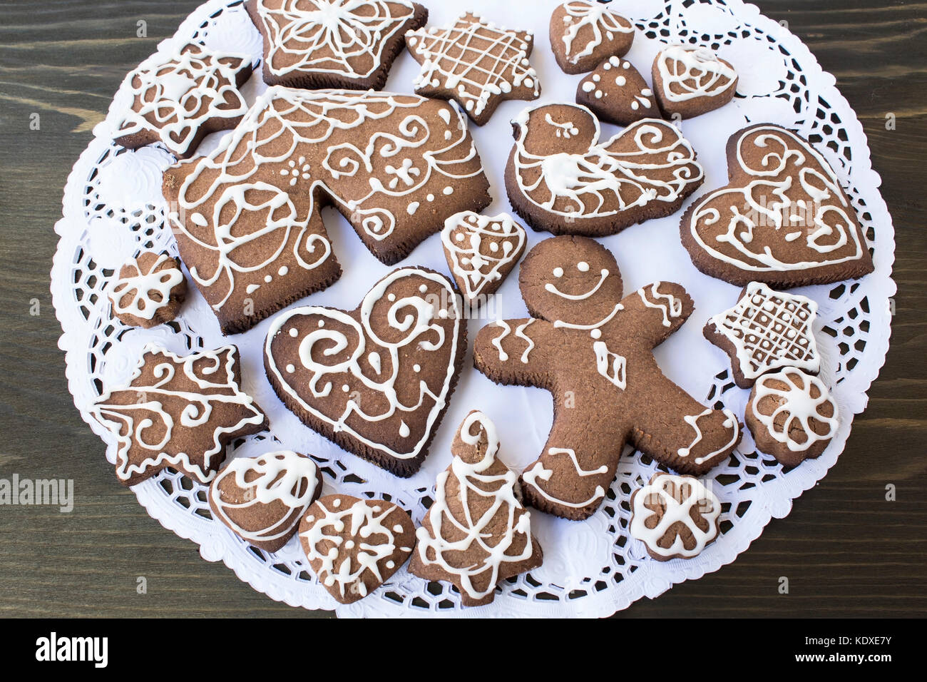 Christmas tree decorated paper gingerbread hi-res stock photography and ...