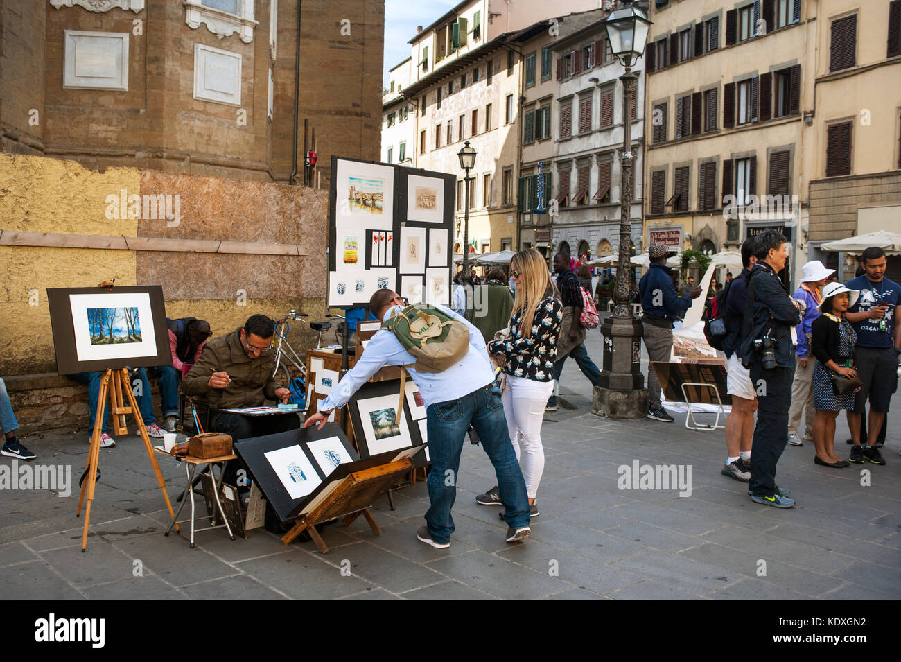 Artist buying art hi-res stock photography and images - Alamy