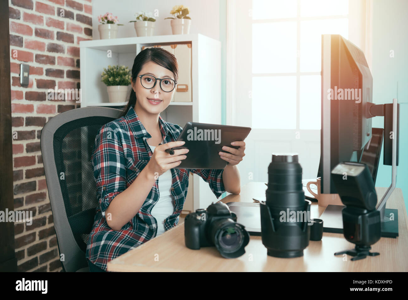 Photographer friendly face hi-res stock photography and images - Alamy