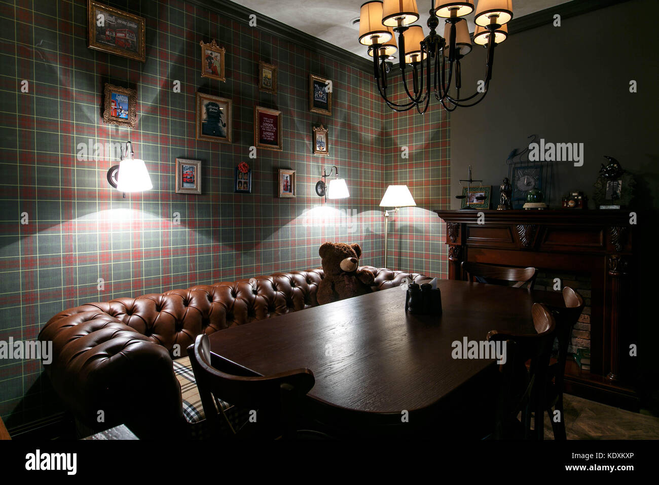 Cozy restaurant kitchen hi-res stock photography and images - Alamy