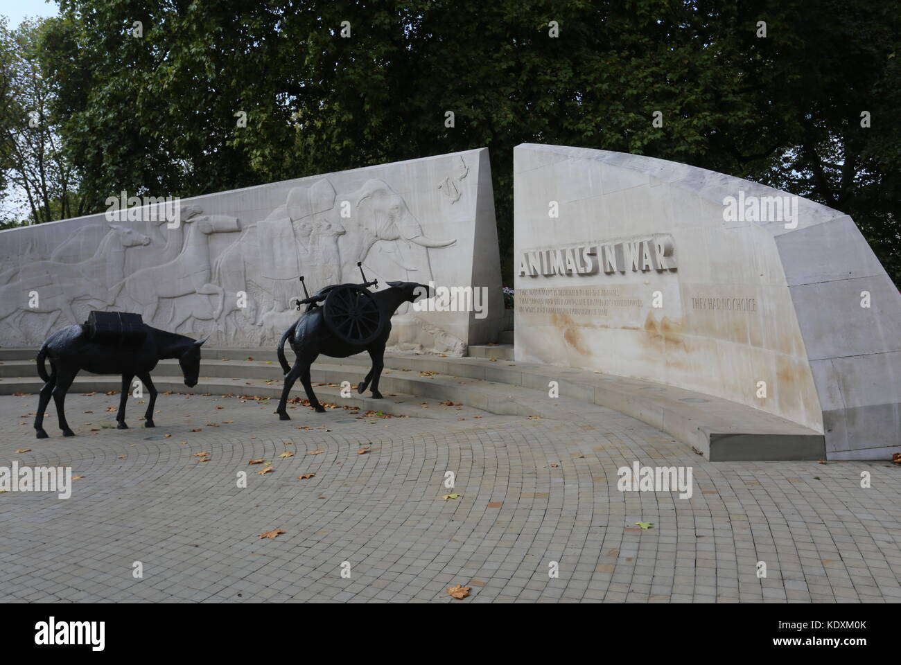 Animals at war memorial hi-res stock photography and images - Alamy