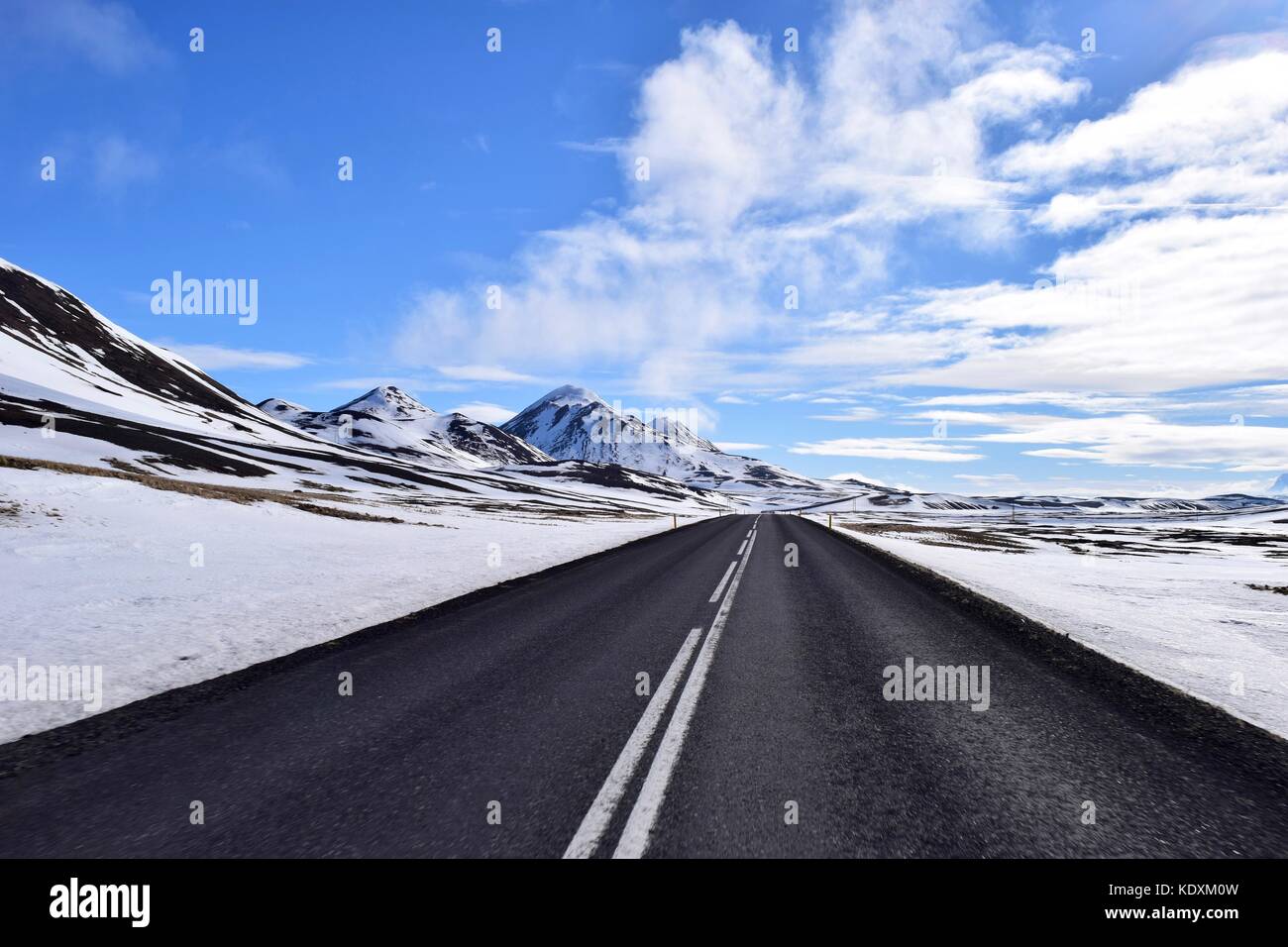 Iceland roads hi-res stock photography and images - Alamy