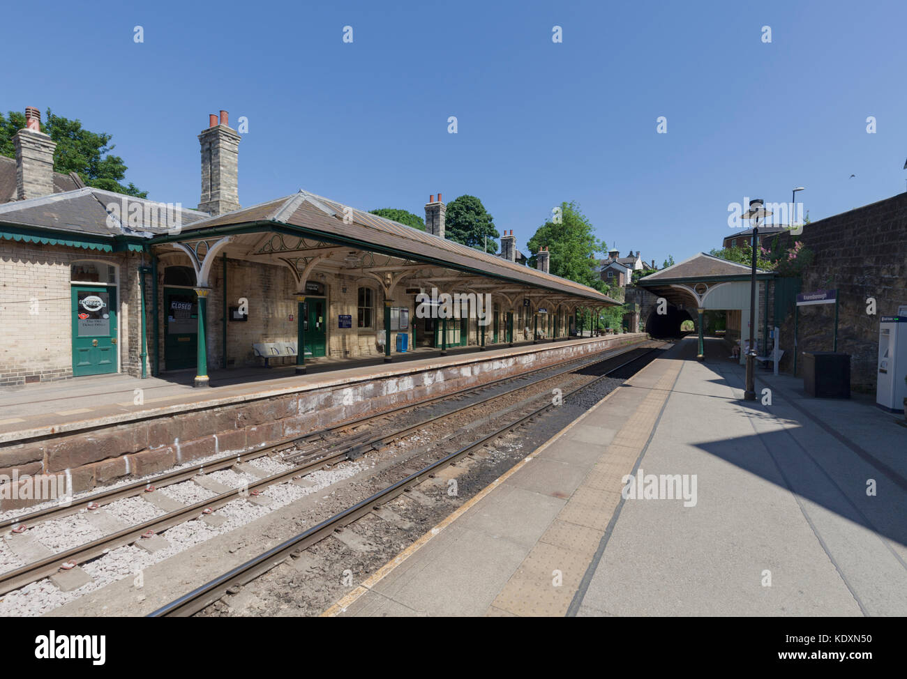 Harrogate railway station hi-res stock photography and images - Alamy