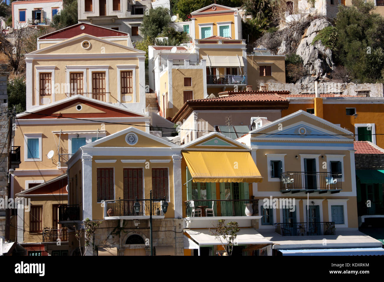 Houses and boats in the Harani Bay area of Symi Town, Dodecanese ...