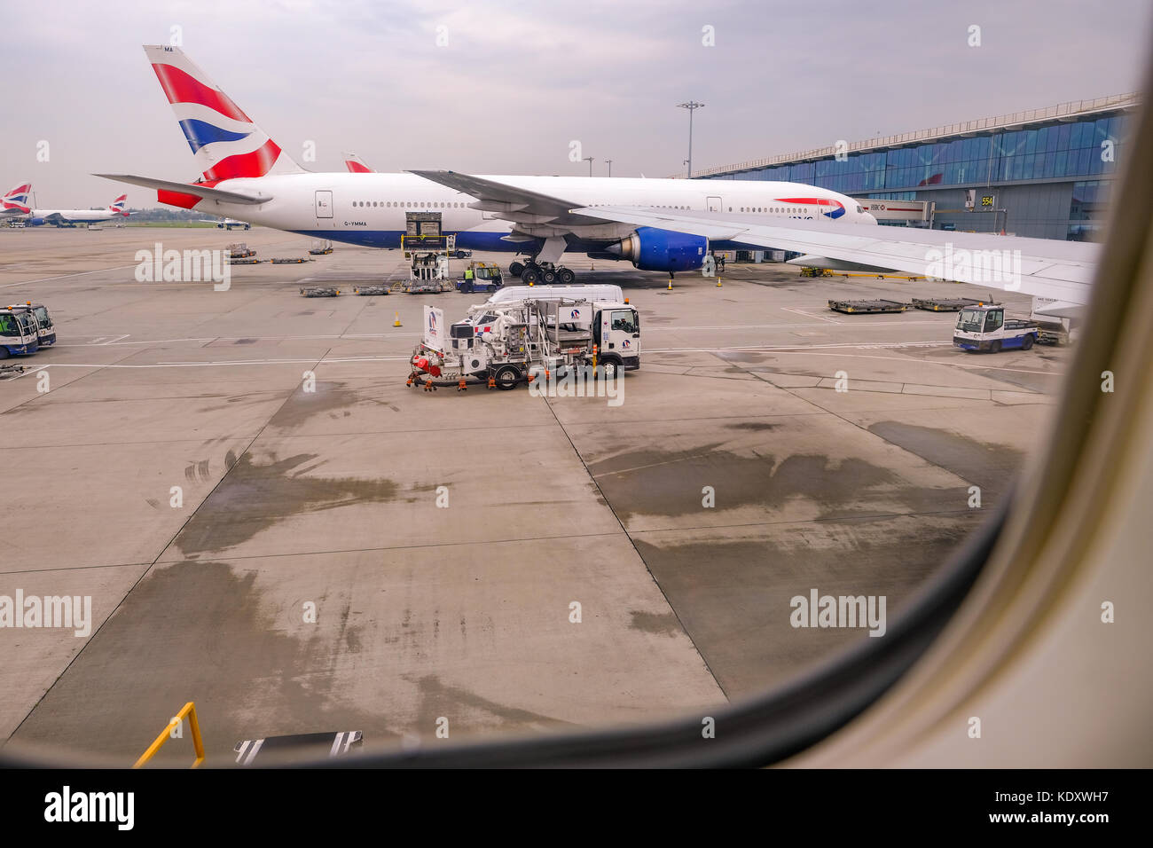 Airbridge at airport terminal hi-res stock photography and images - Alamy