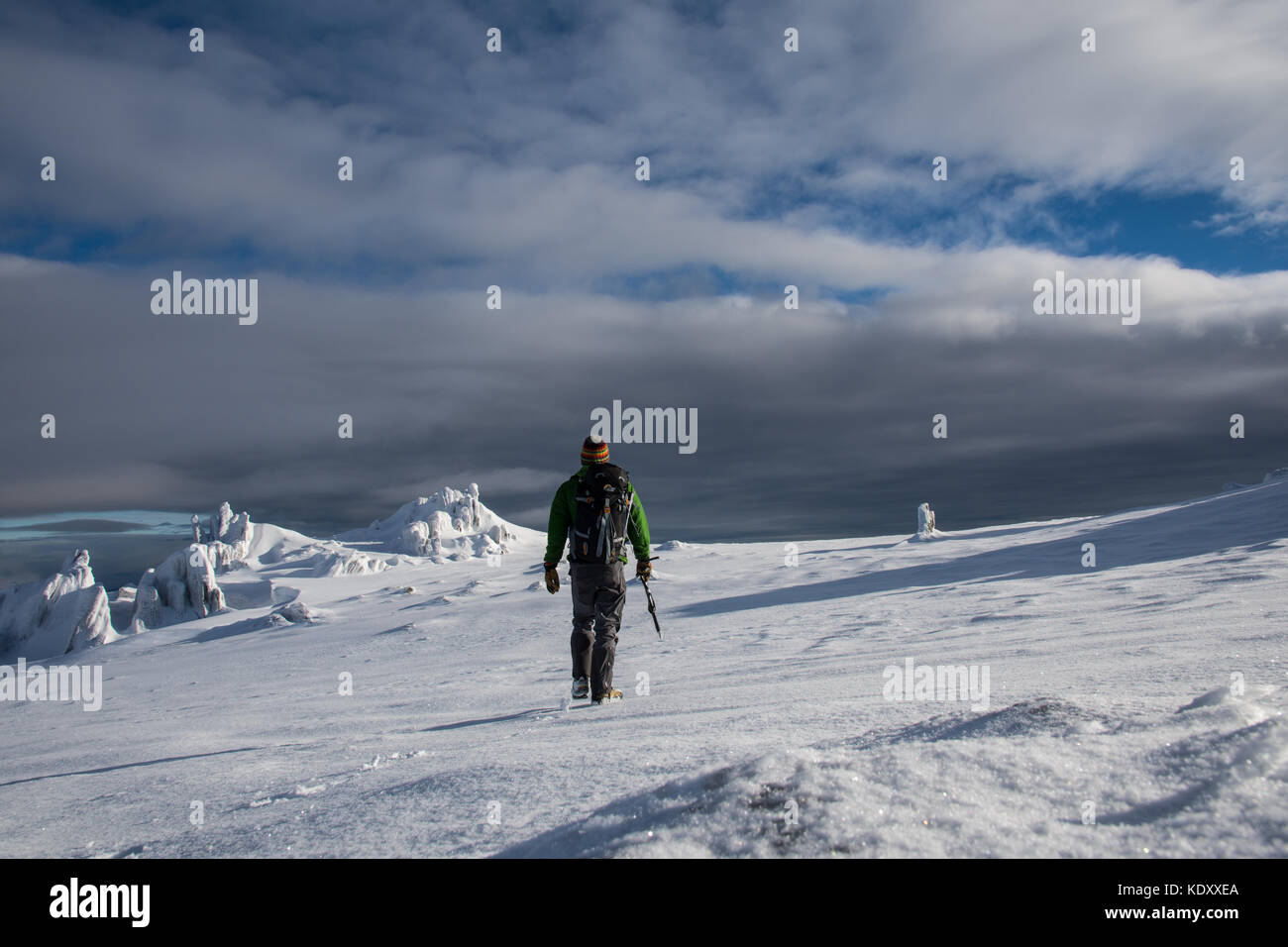 Walking snow trail hi-res stock photography and images - Alamy