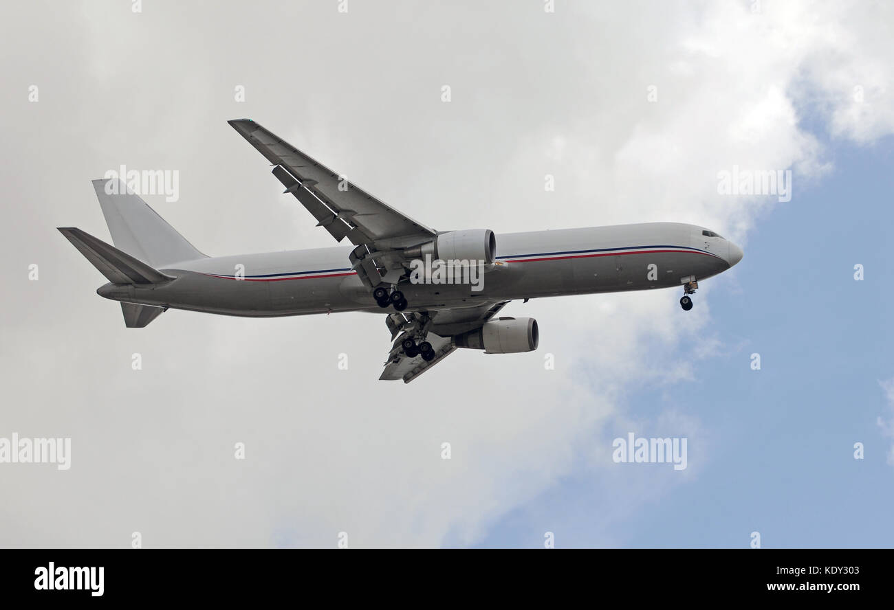 Side view of heavy cargo jet approaching for landing Stock Photo - Alamy