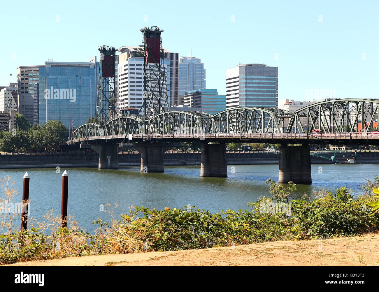 Hawthorne Bridge from the East Bank, Portland Stock Photo - Alamy