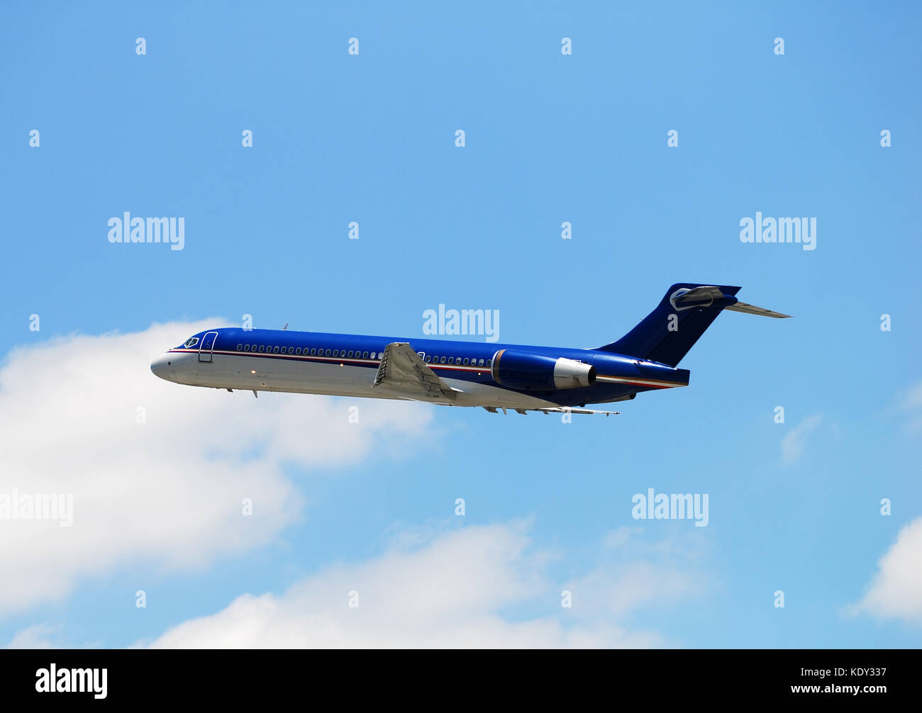 Modern jet airplane in leveled flight Stock Photo - Alamy