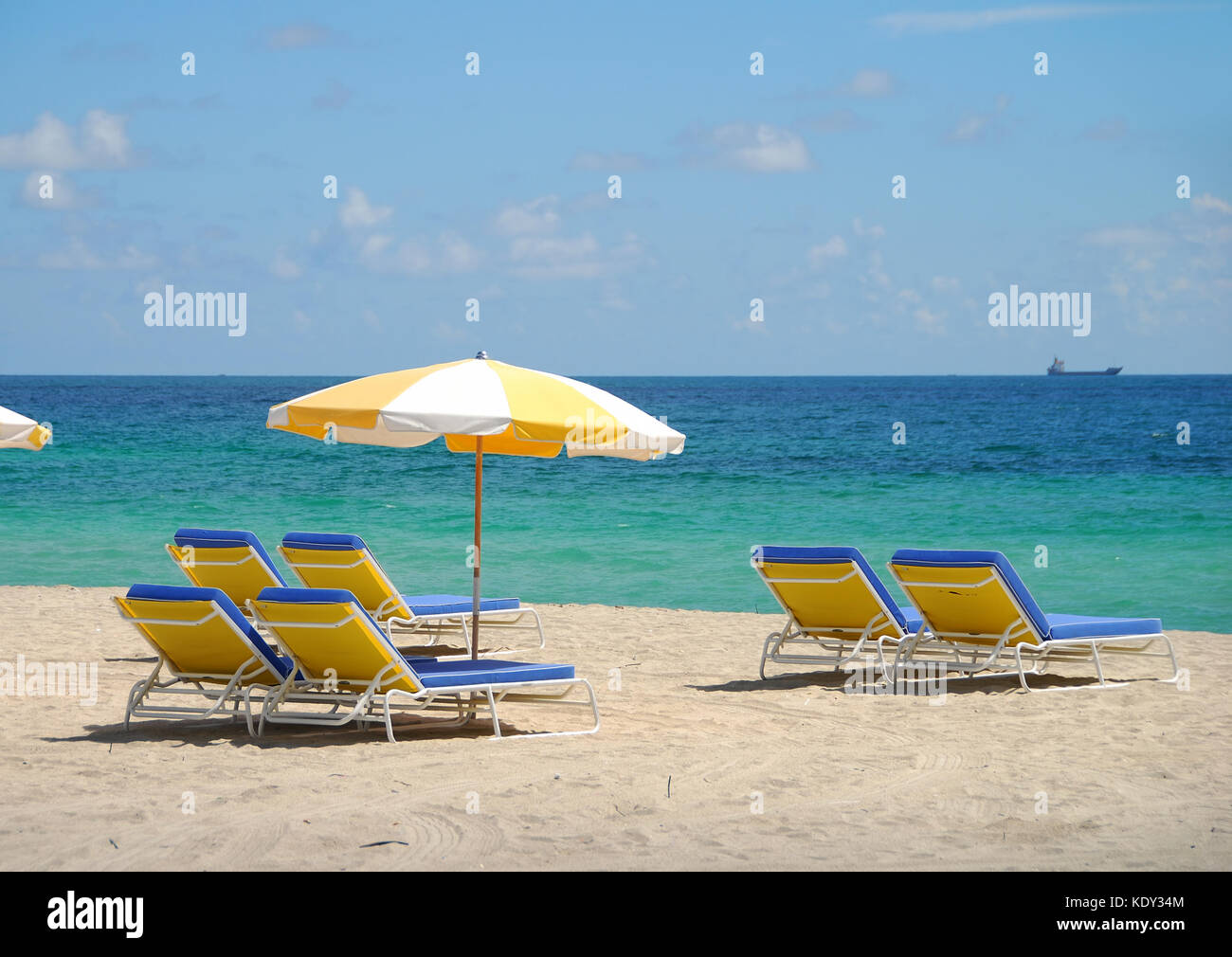 Relaxation on a South Florida beach Stock Photo - Alamy