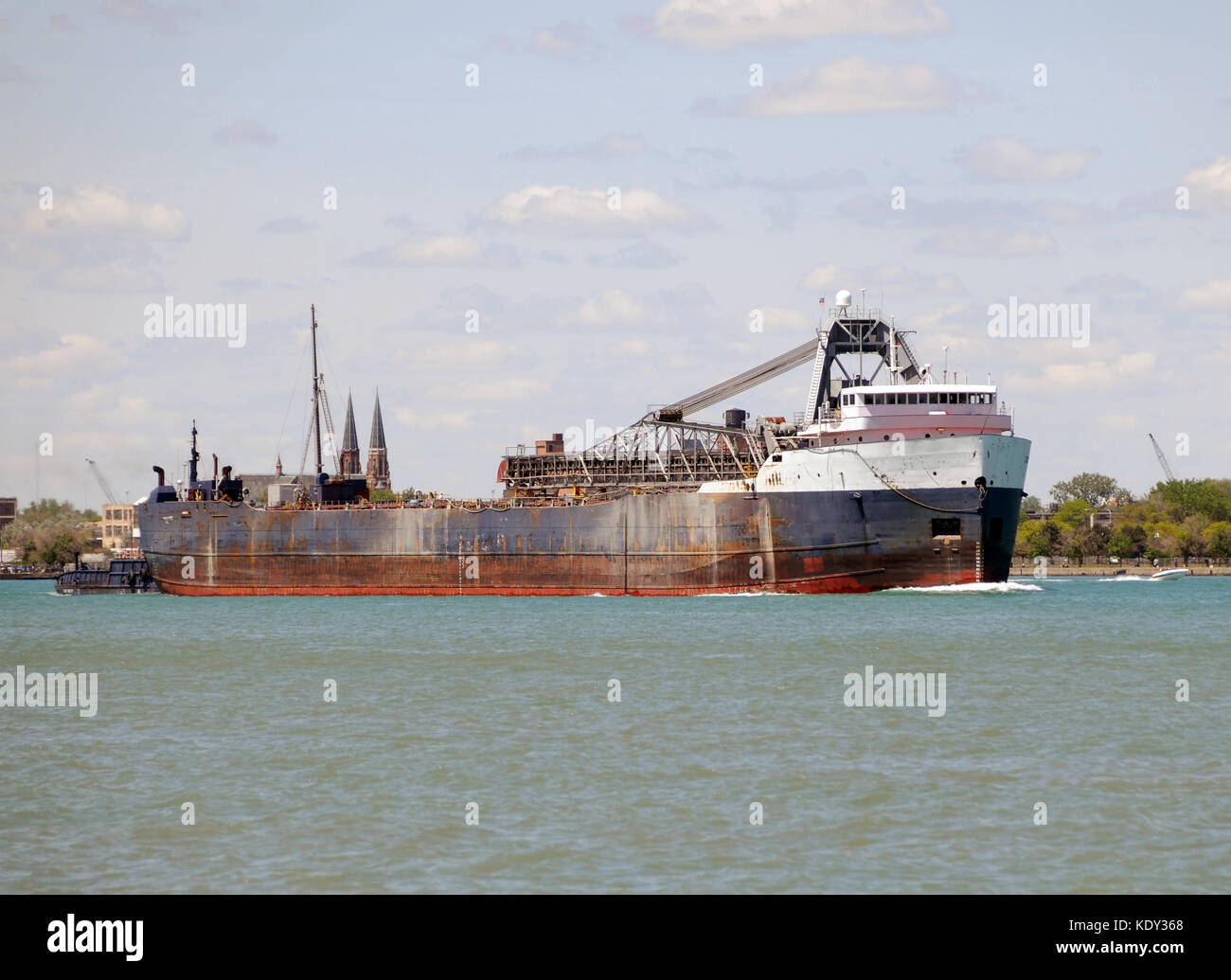 Cargo carrying ship hi-res stock photography and images - Alamy