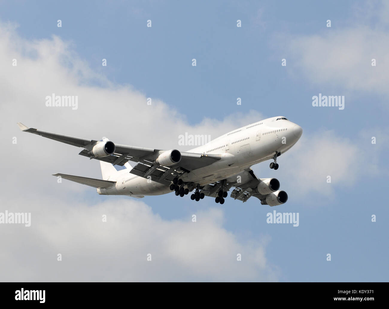 Bigand heavy jumbo jet in flight Stock Photo - Alamy