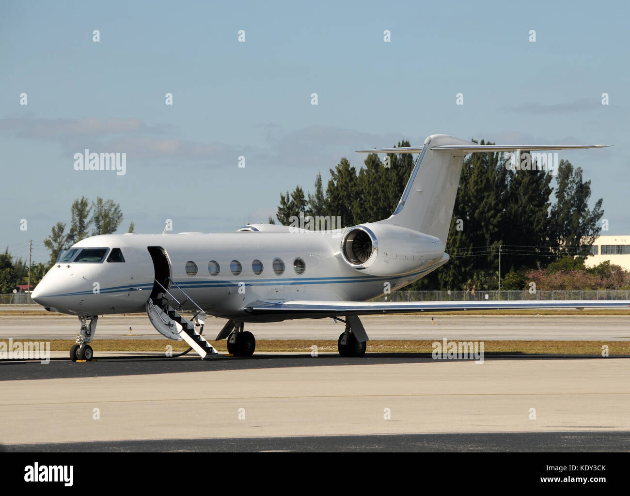 Airplane open door hi-res stock photography and images - Alamy