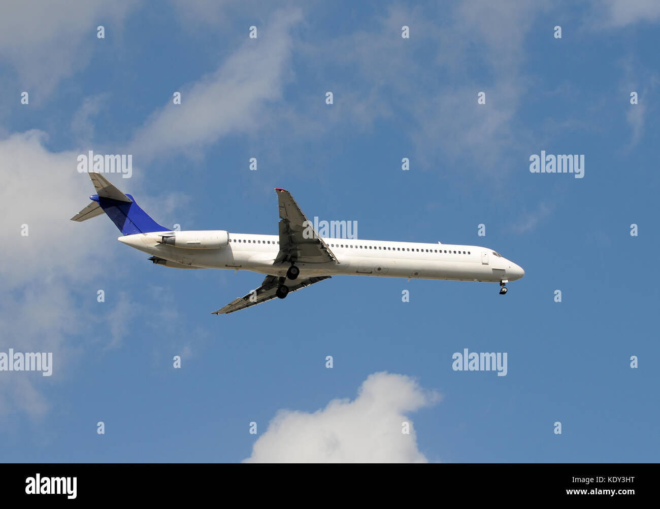 Passenger jet airplane in leveled flight Stock Photo - Alamy
