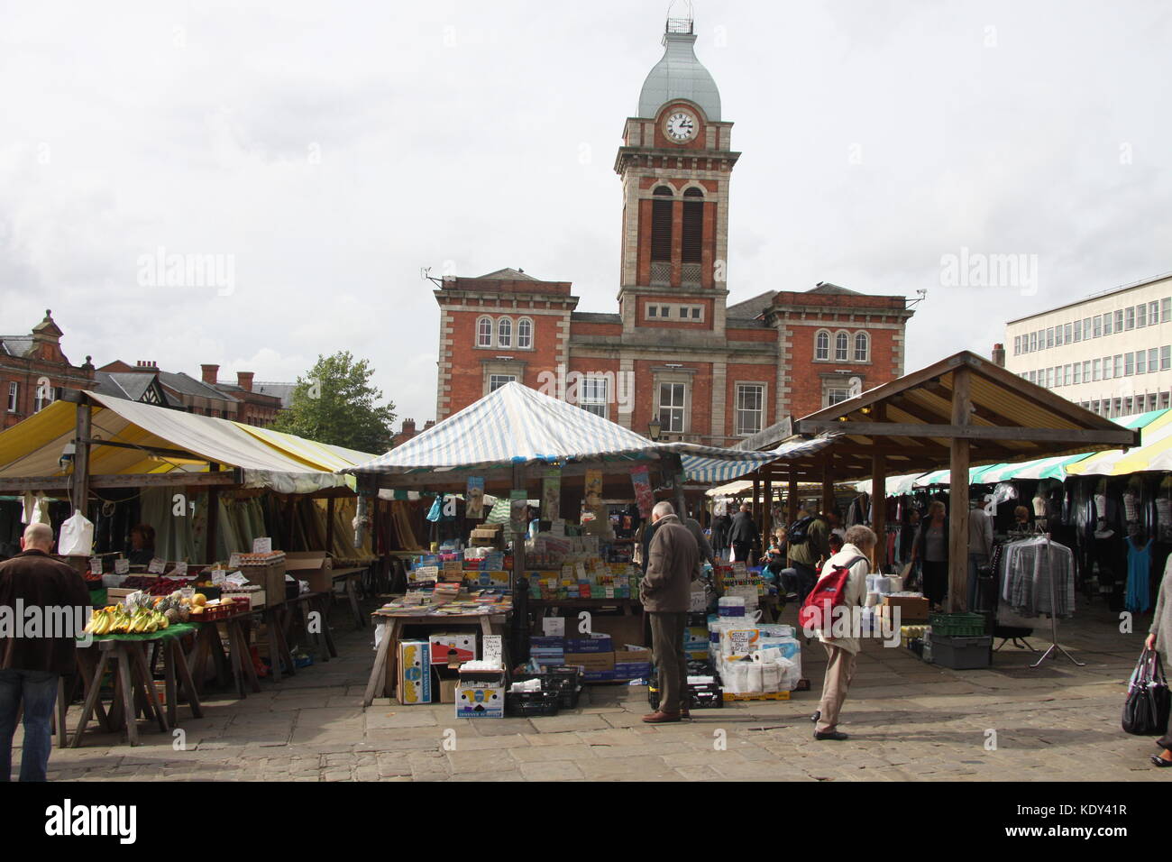 Chesterfield open air market hi-res stock photography and images - Alamy