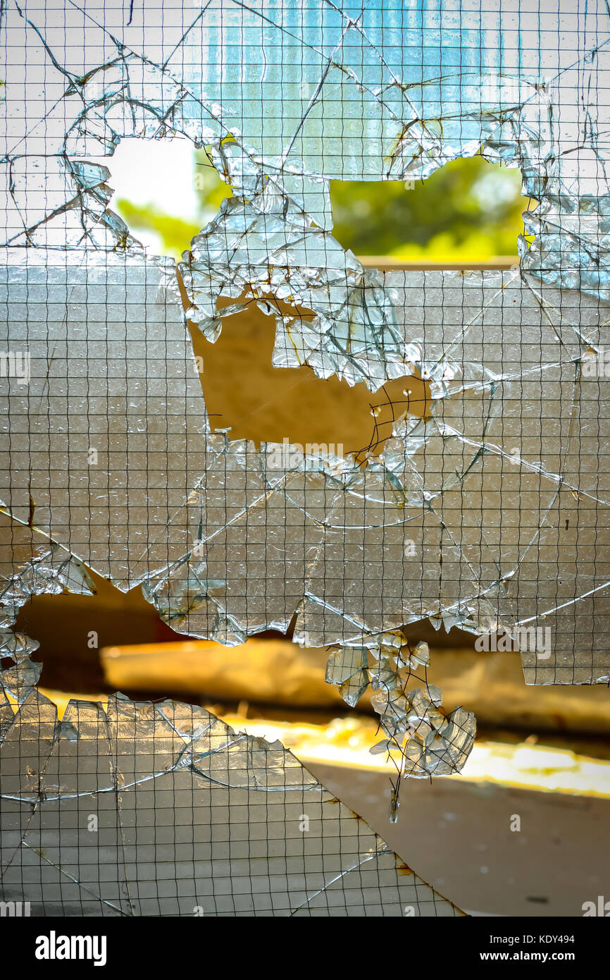 Close up of a broken wire glass Stock Photo - Alamy