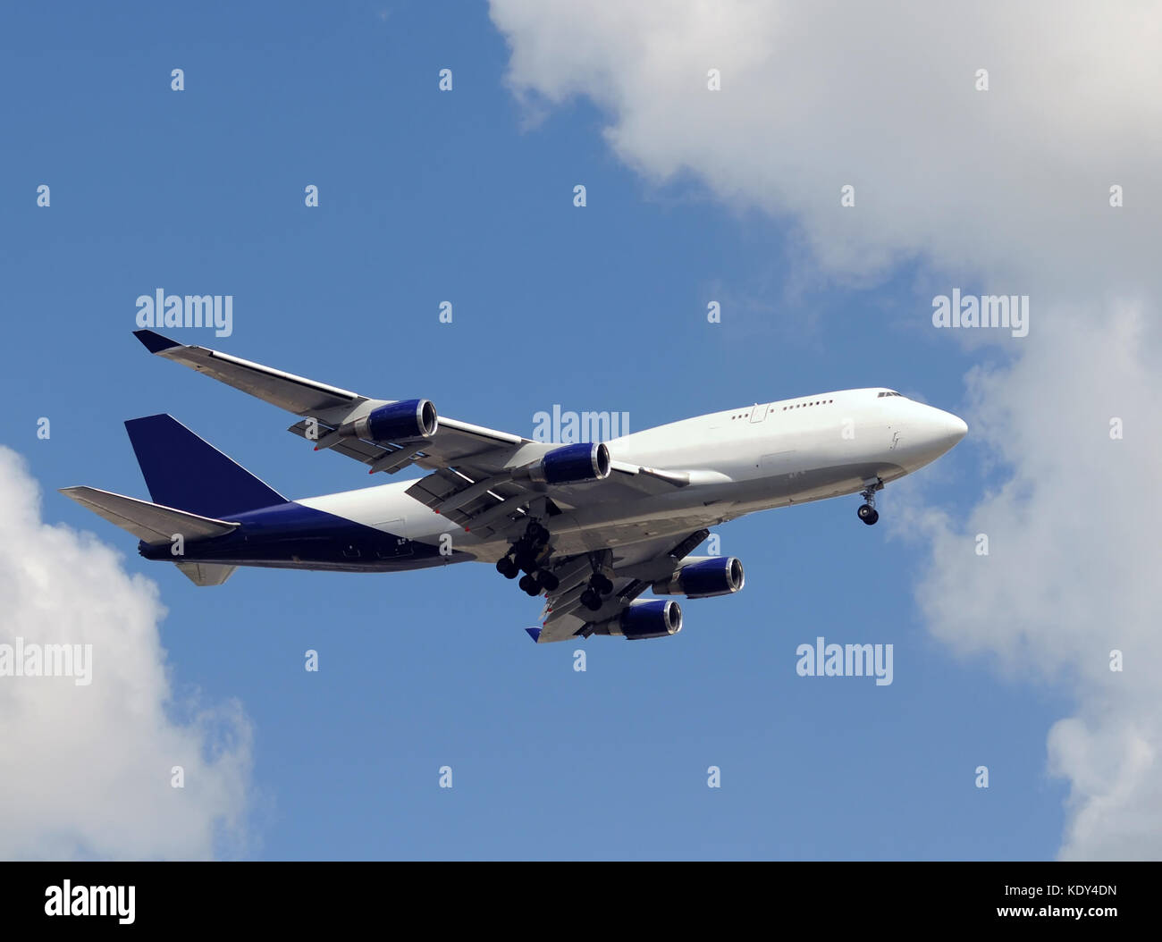 Heavy boeing 747 cargo jet hi-res stock photography and images - Alamy