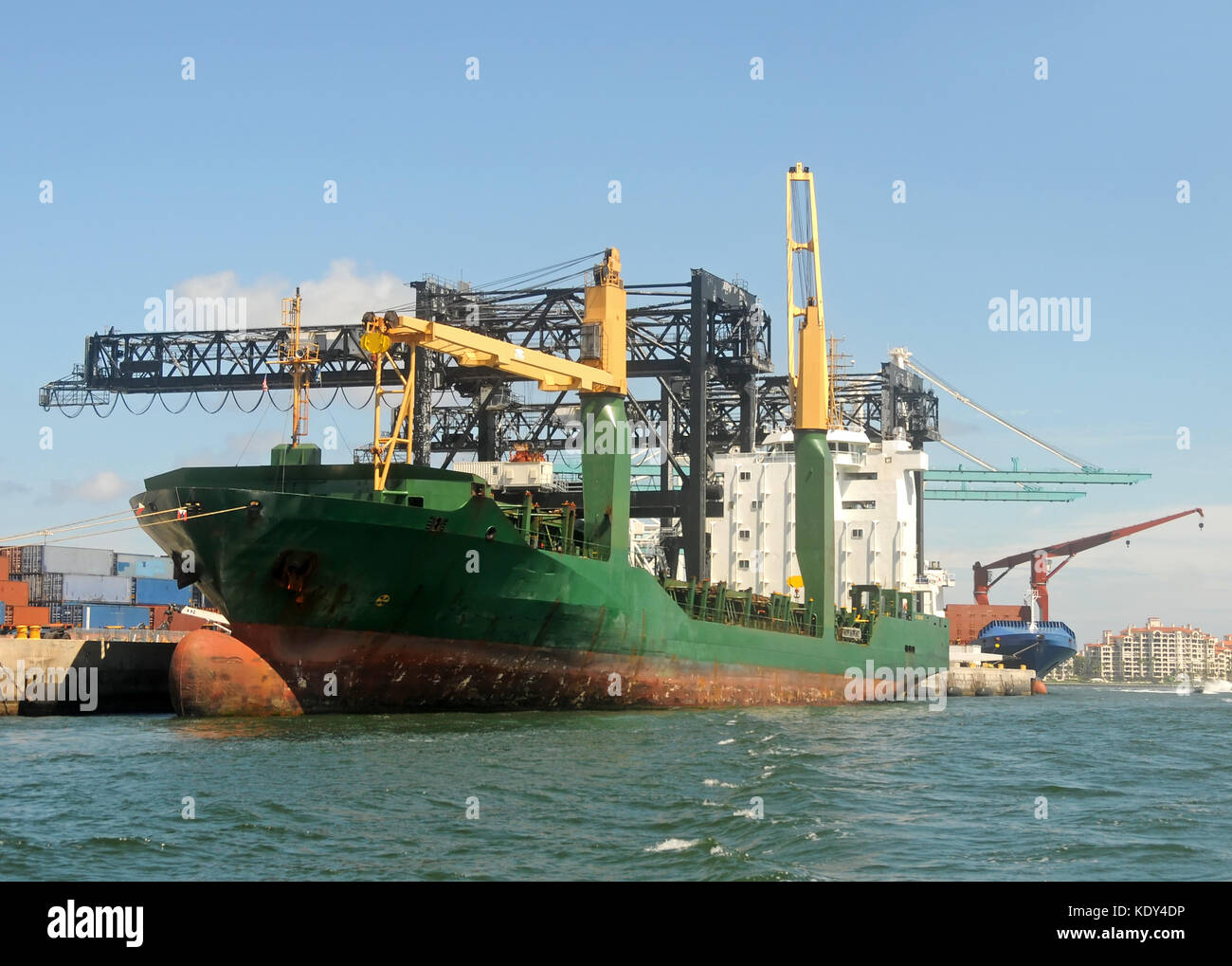 Heavy cargo ship hi-res stock photography and images - Alamy