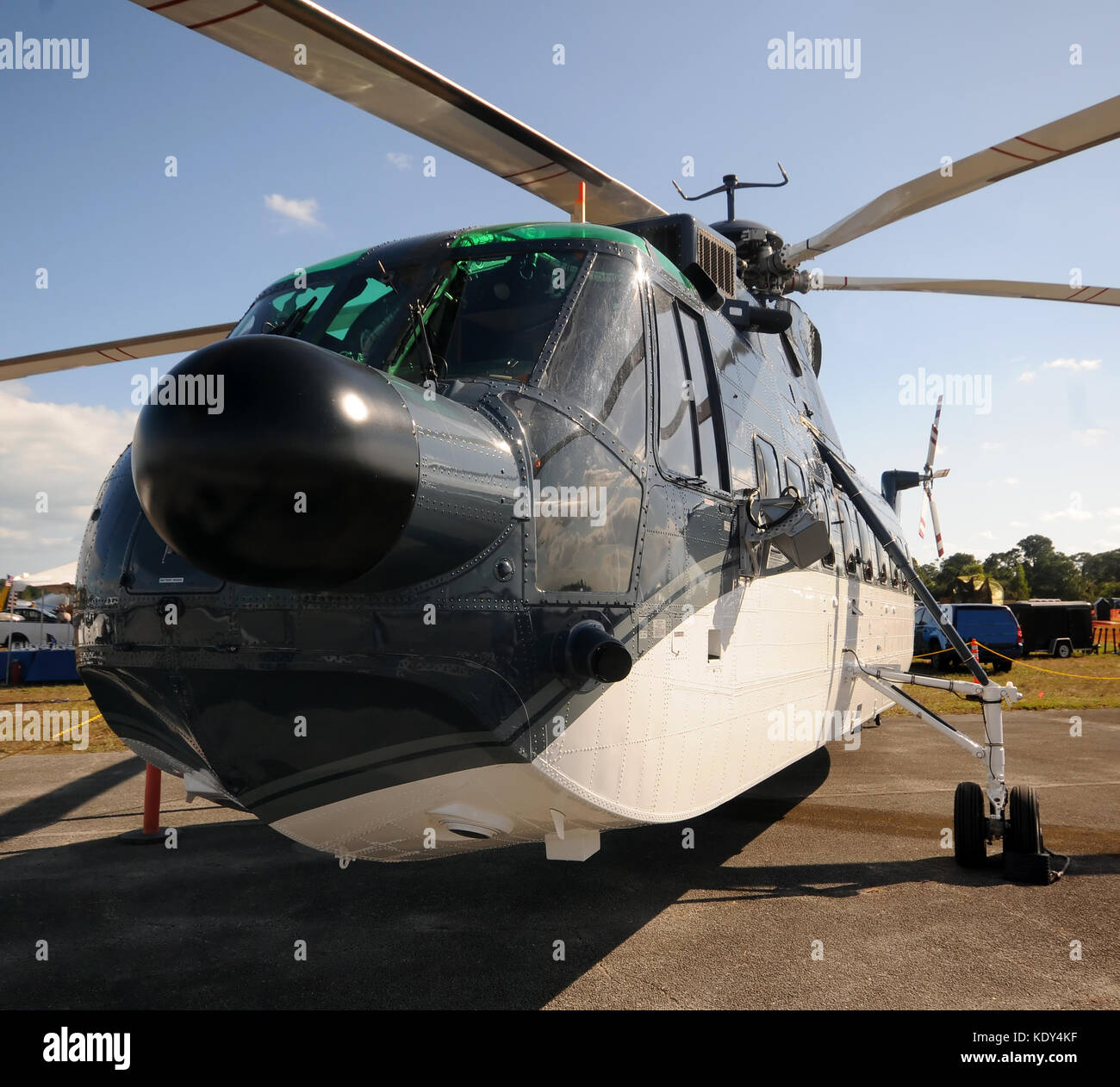 Heavy lift helicopter hi-res stock photography and images - Alamy