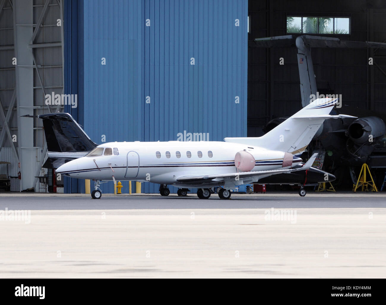 Cosporate jet hi-res stock photography and images - Alamy