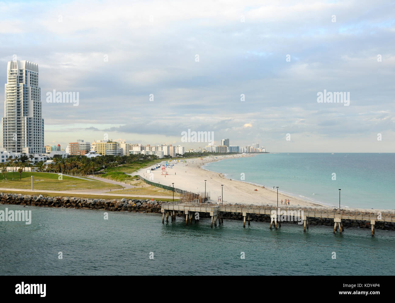 Sandy beach along the coastline of Miami, Florida Stock Photo - Alamy