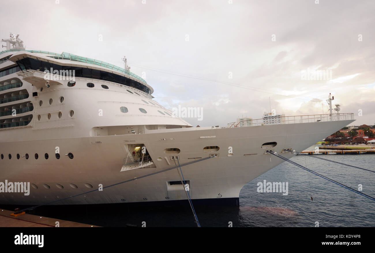 Ocean liner in front hi-res stock photography and images - Alamy