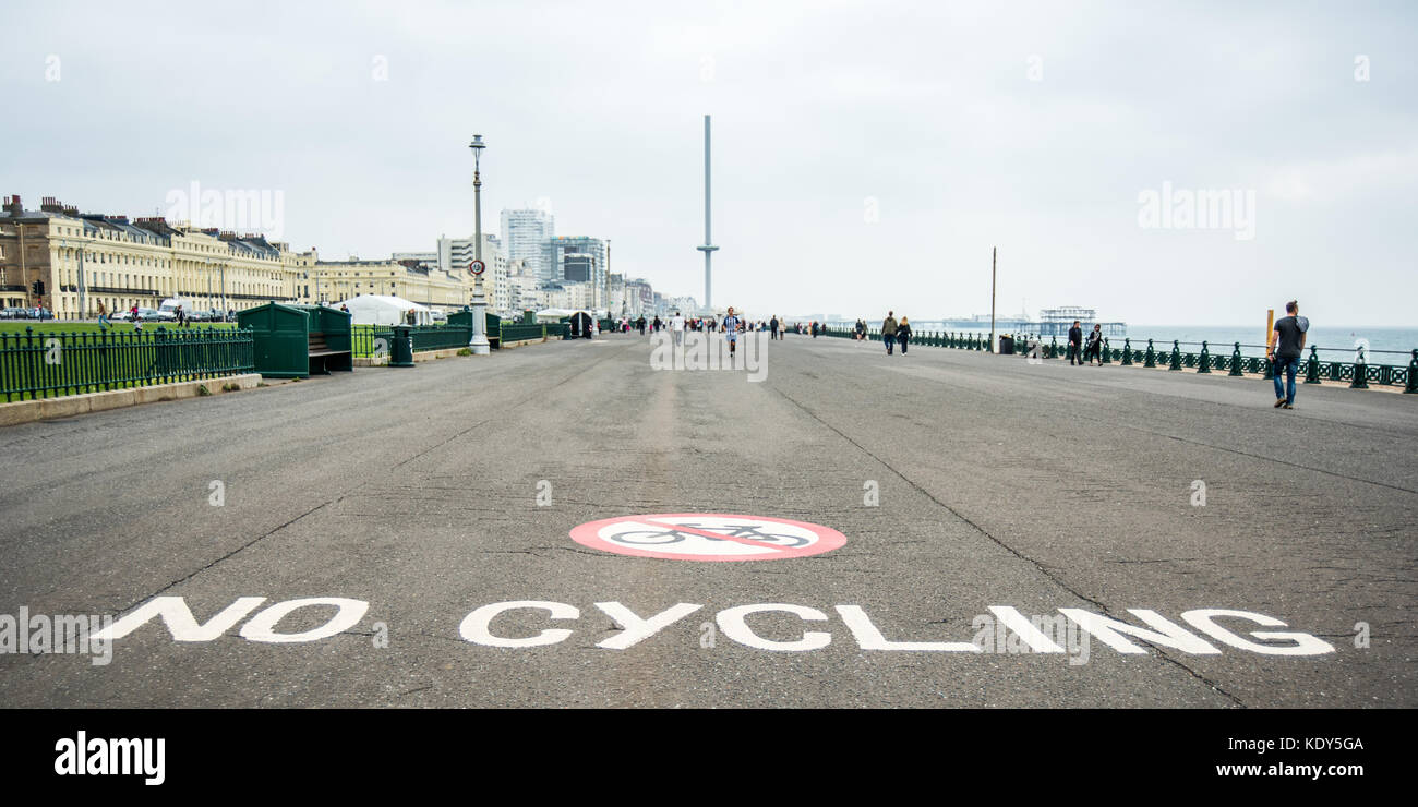 Brighton seafront cycling summer hi-res stock photography and images ...