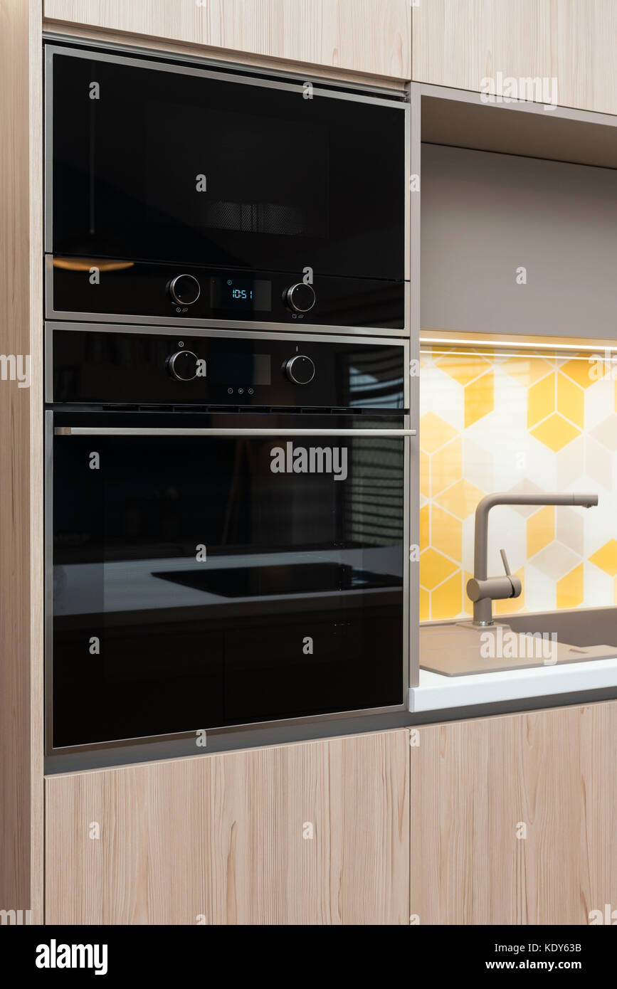 Kitchen wall units hi-res stock photography and images - Alamy