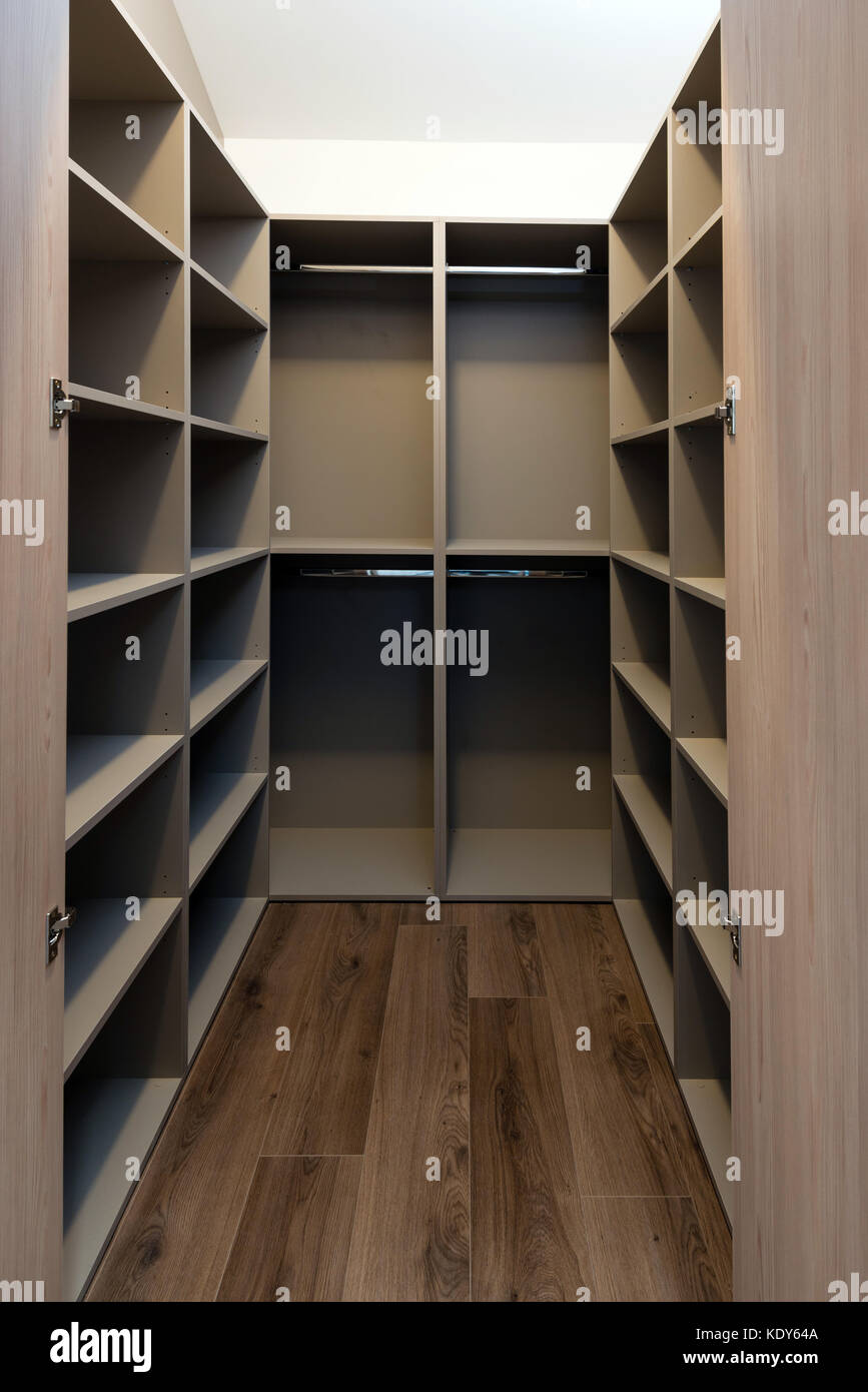 Empty Closet Stock Photos & Empty Closet Stock Images - Alamy