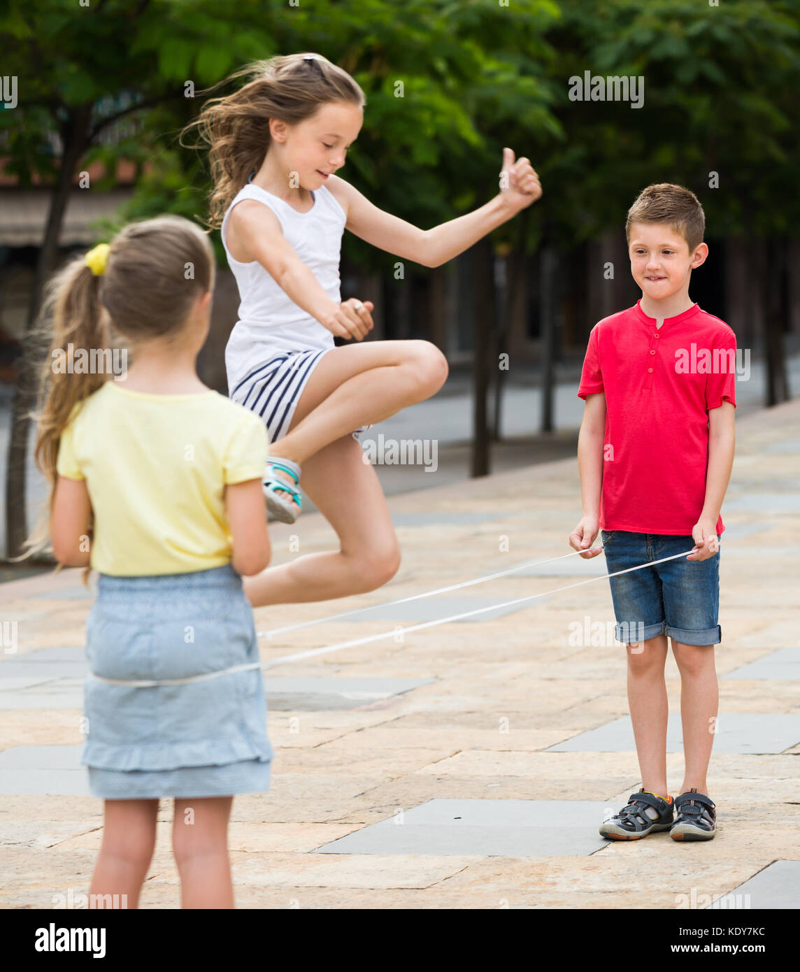 Small kids in school hi-res stock photography and images - Alamy
