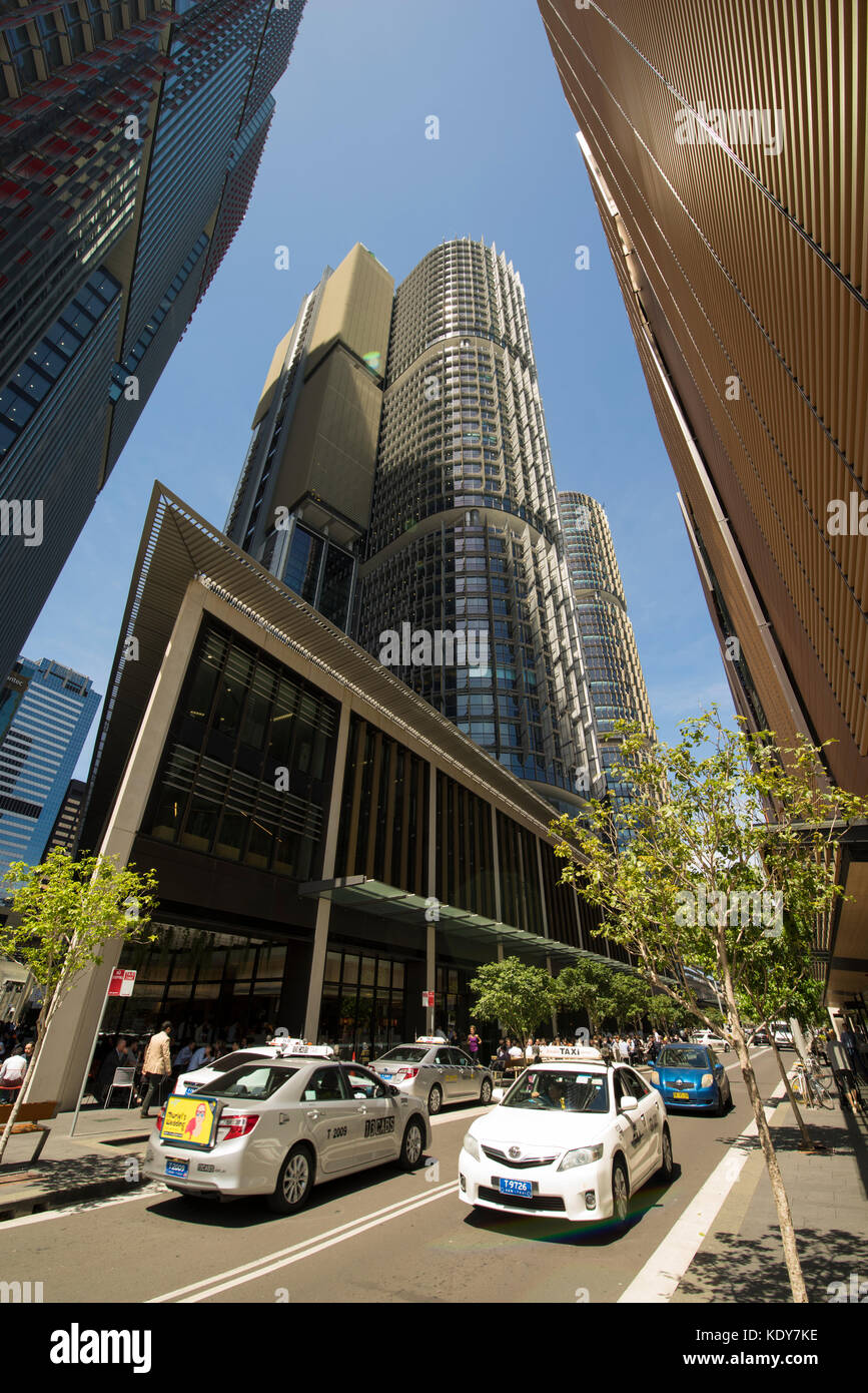 Two international towers hi-res stock photography and images - Alamy