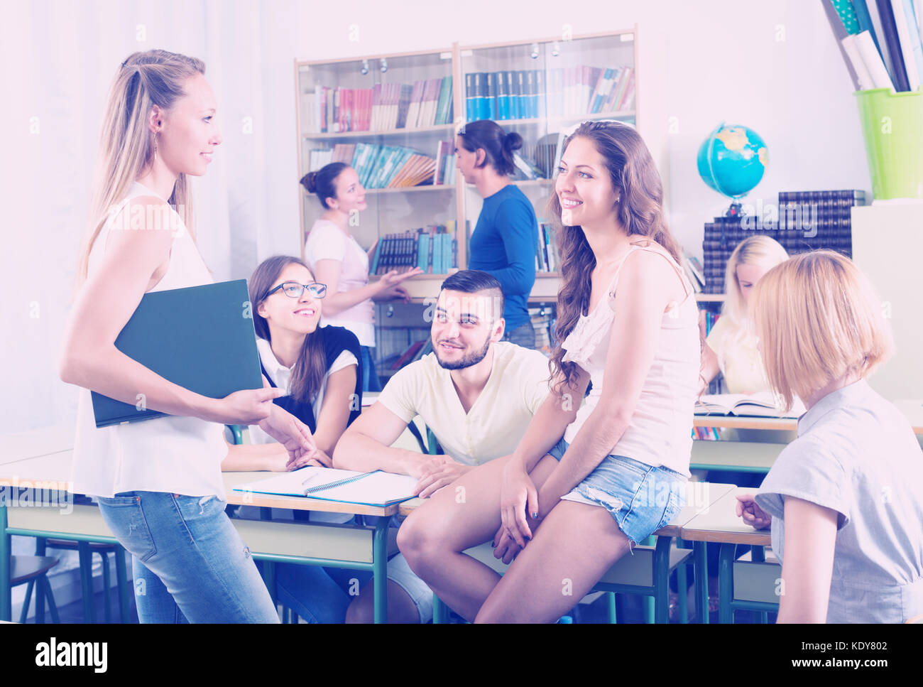 Adult speaking classroom hi-res stock photography and images - Alamy